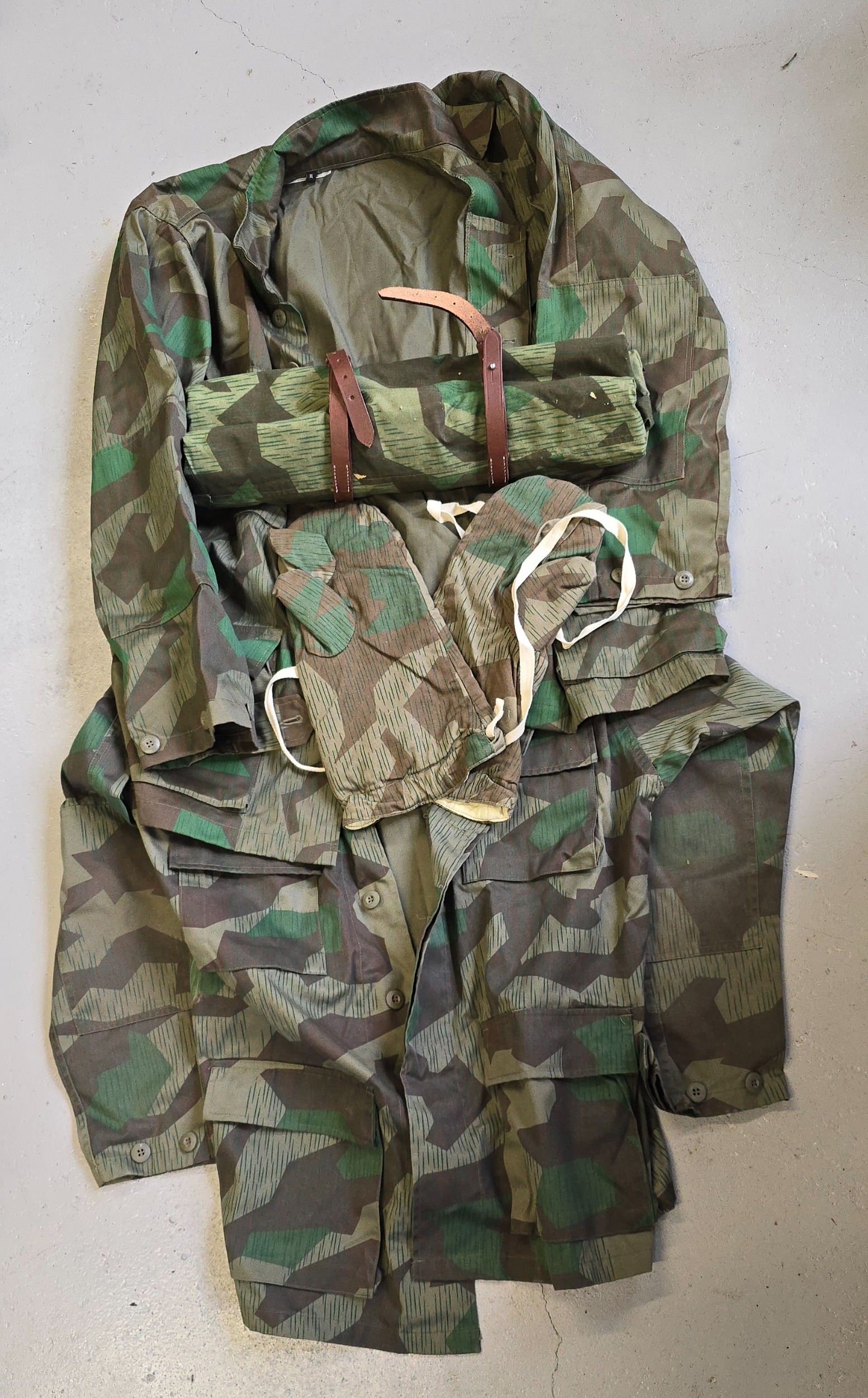 A quantity of reproduction WW2 German splinter ptn uniform. VGC.£80-£100