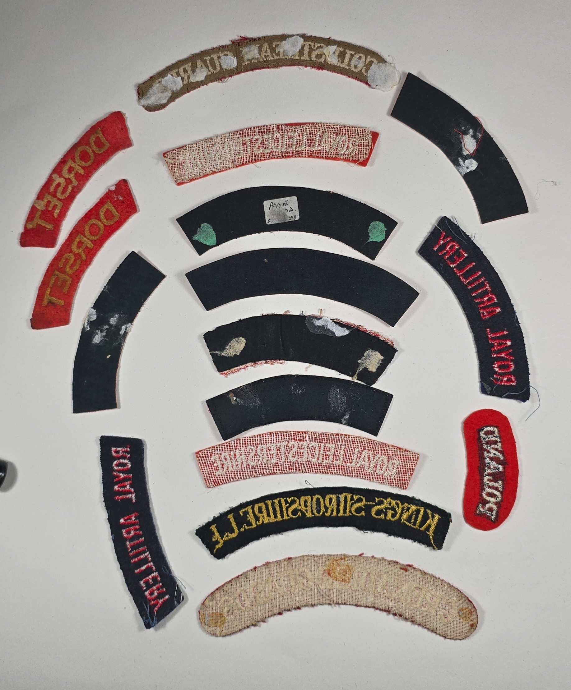 6 British WW2 printed shoulder titles Lincoln (2), Queen's, Green ...