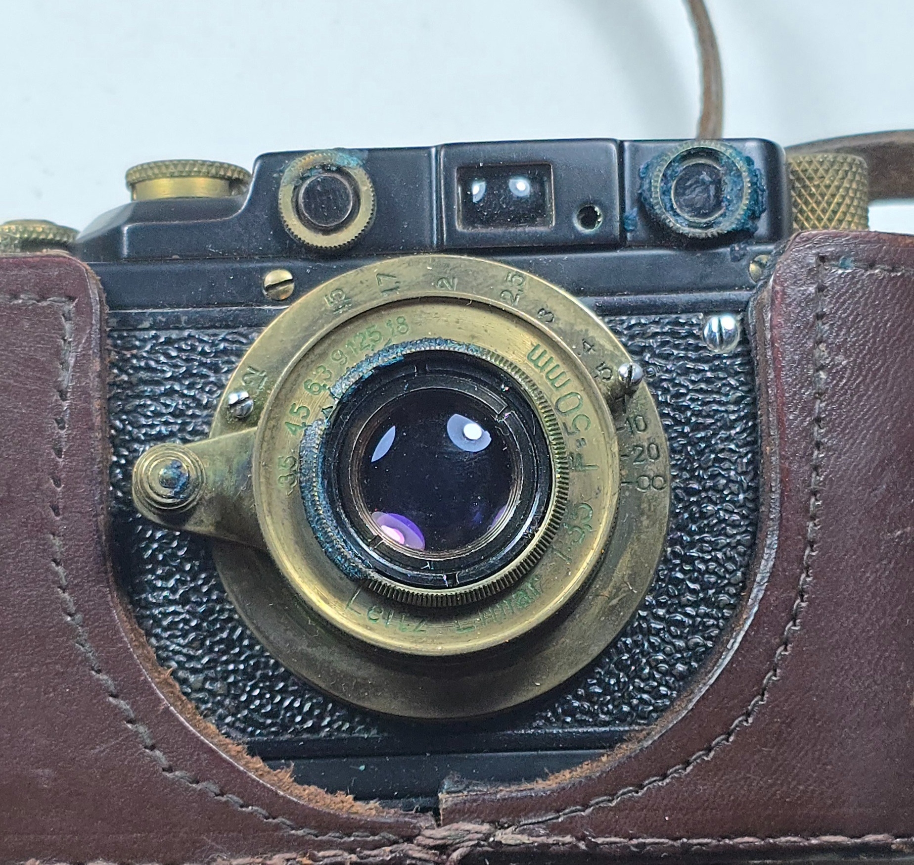 A Third Reich Luftwaffe issue camera, marked with eagle, "Lufftwaffe ...