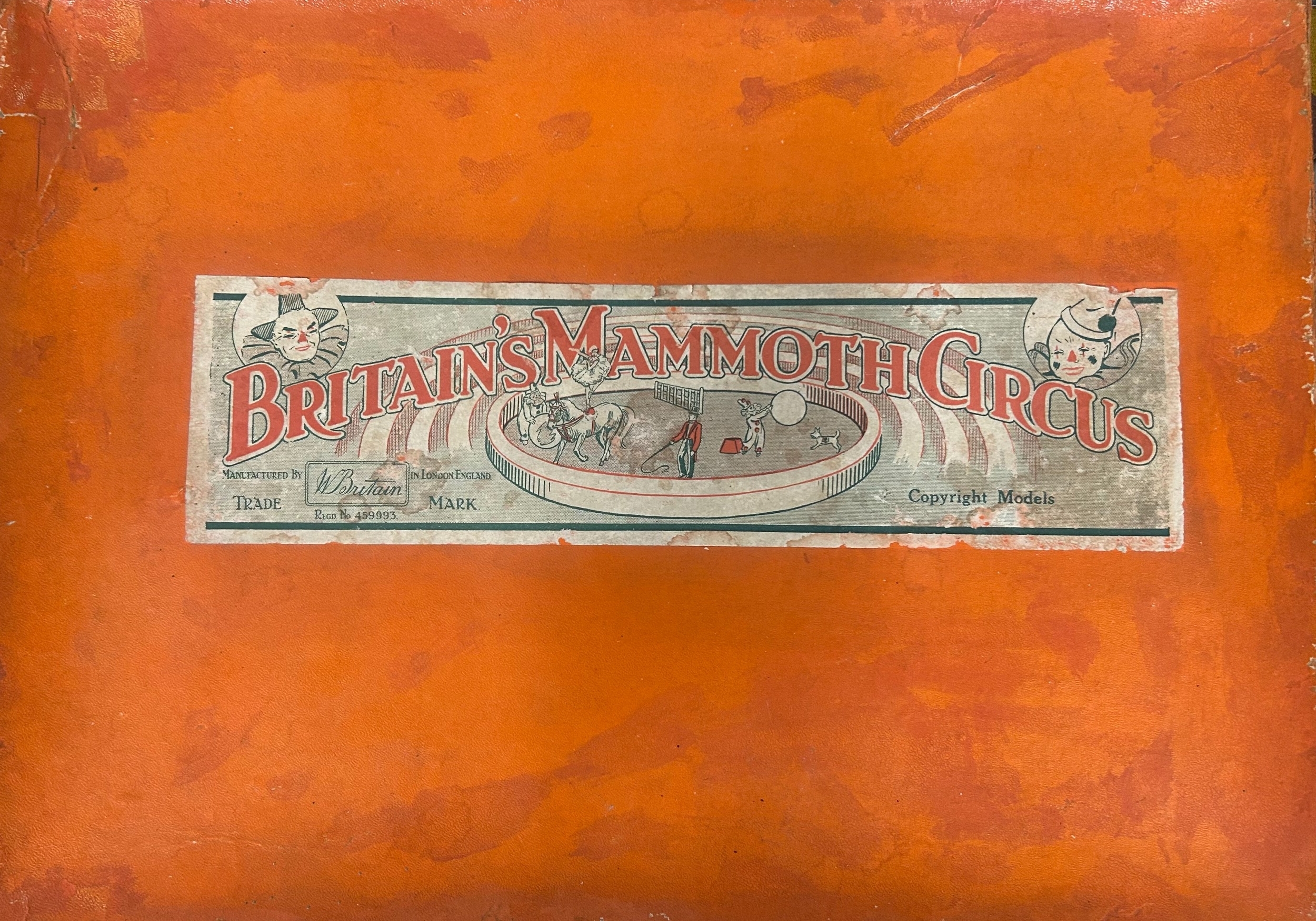 A rare Britains Mammoth Circus set. 23 pieces all retied onto a genuine ...