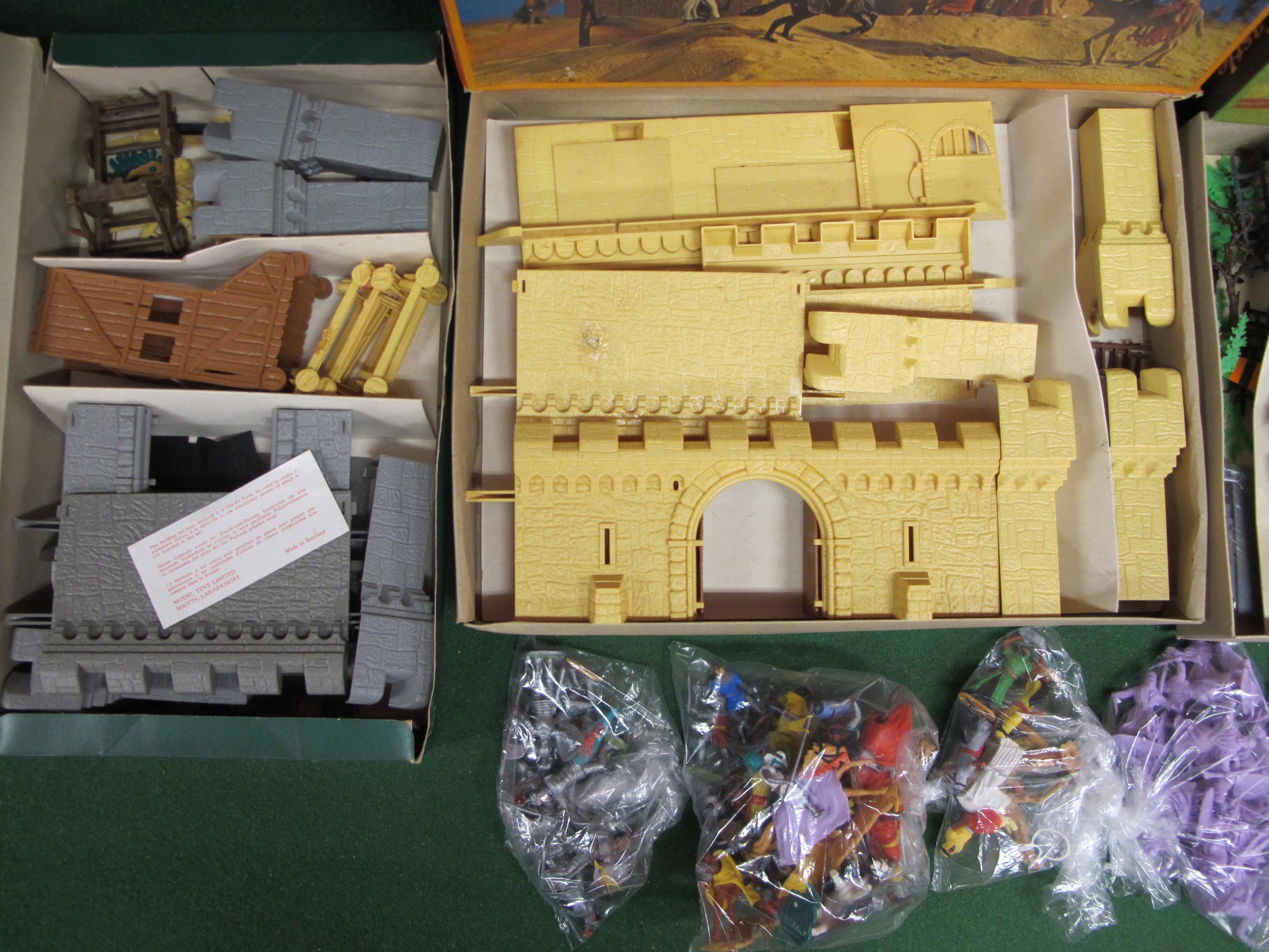 Three Timpo boxed sets to comprise: No. 1804 Medieval Outpost Attack ...