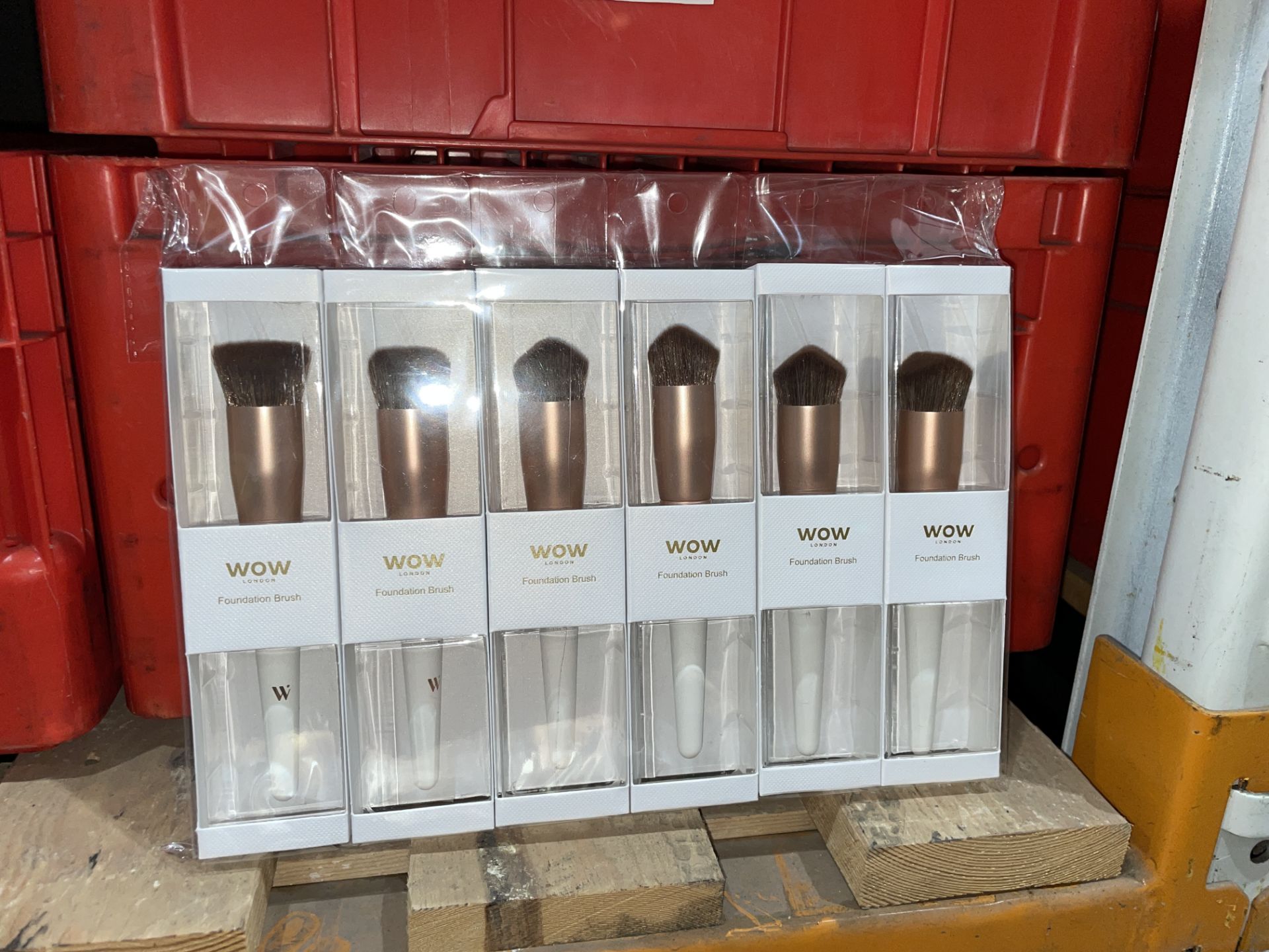 114 X BRAND NEW WOW COSMETICS PREMIUM FOUNDATION BRUSHES (LOC: 9.2-BB1923)