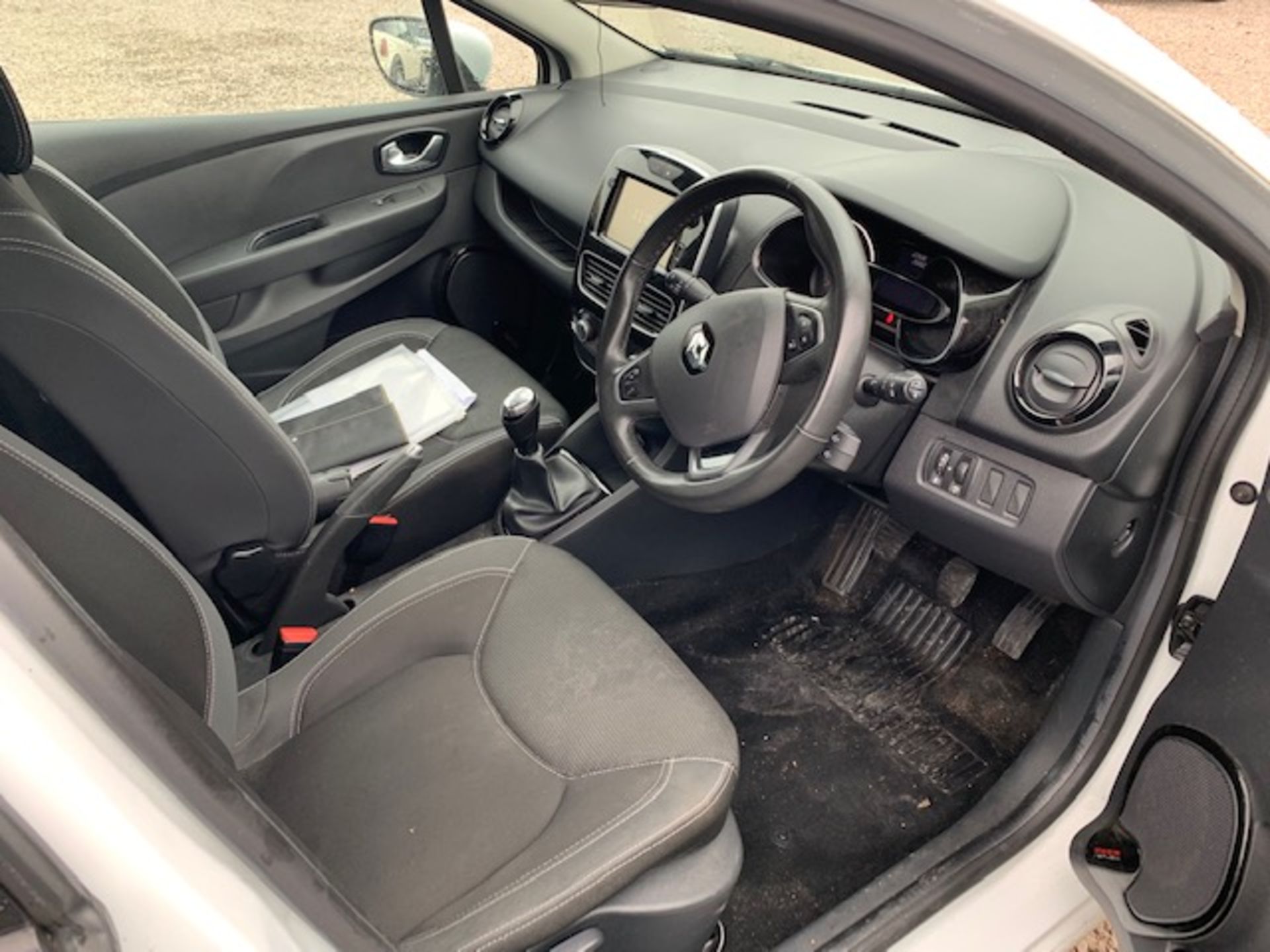 EK18 LTO WHITE RENAULT CLIO DYNAMIQUE NAV 1 X KEY LOGBOOK ALLOY WHEELS ...