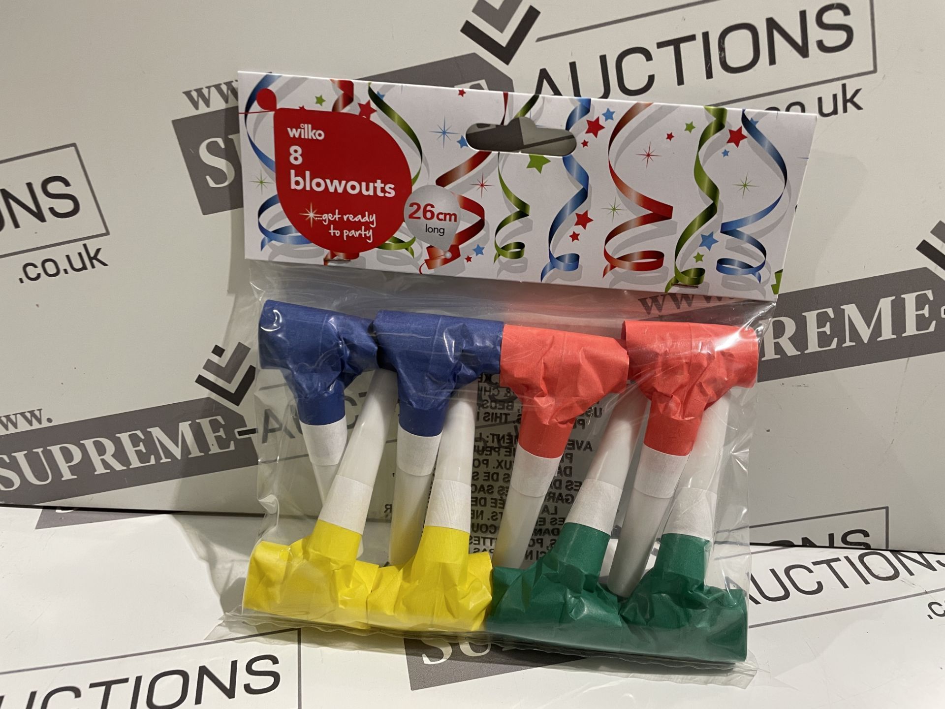 100 X BRAND NEW PACKS OF 8 ASSORTED PARTY BLOWERS R4.1