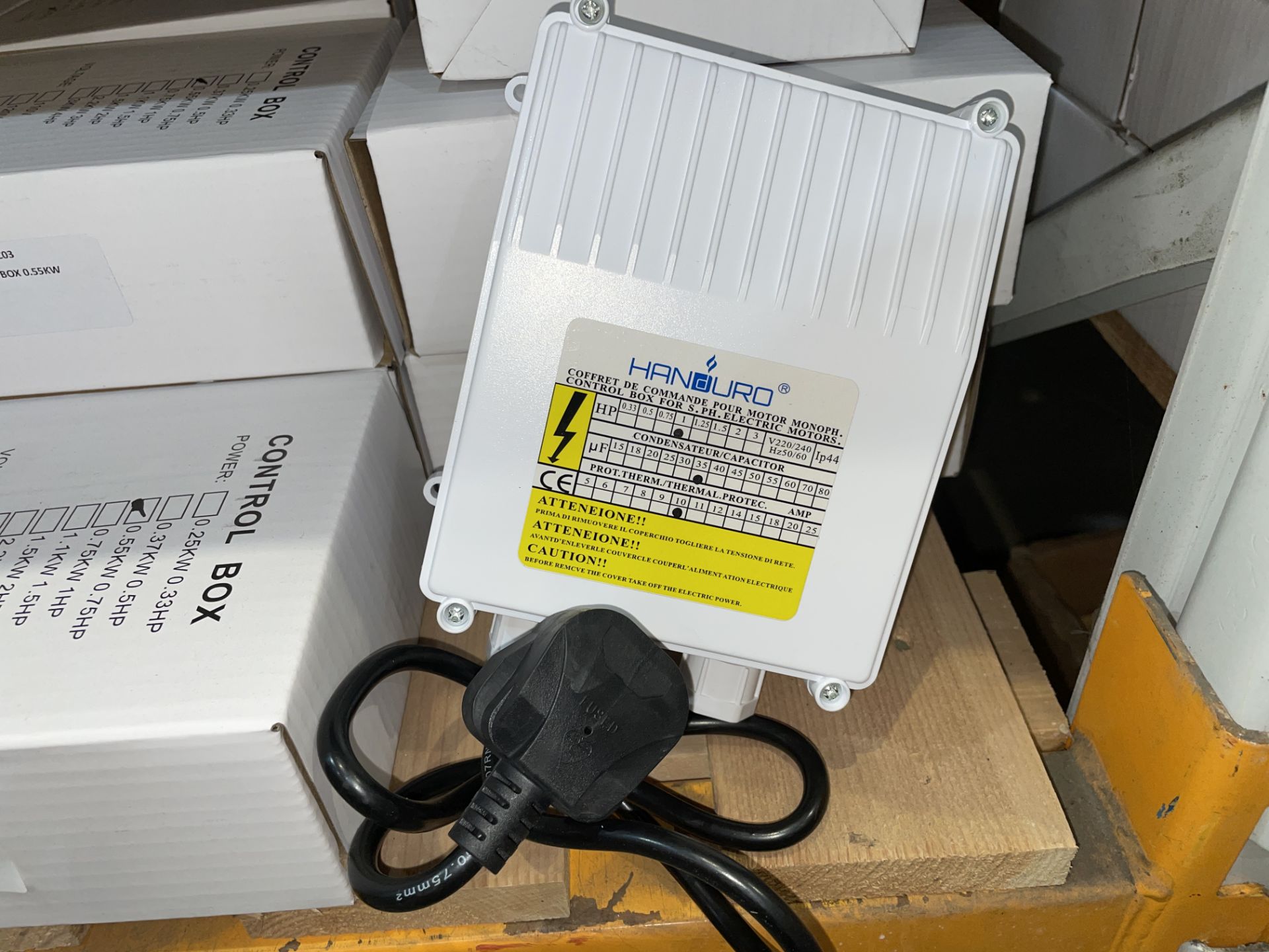 BRAND NEW HANDURO CONTROL BOX. 0.25KW, 0.33HP, 230V, 50HZ (LOC: 7.6-BB46)