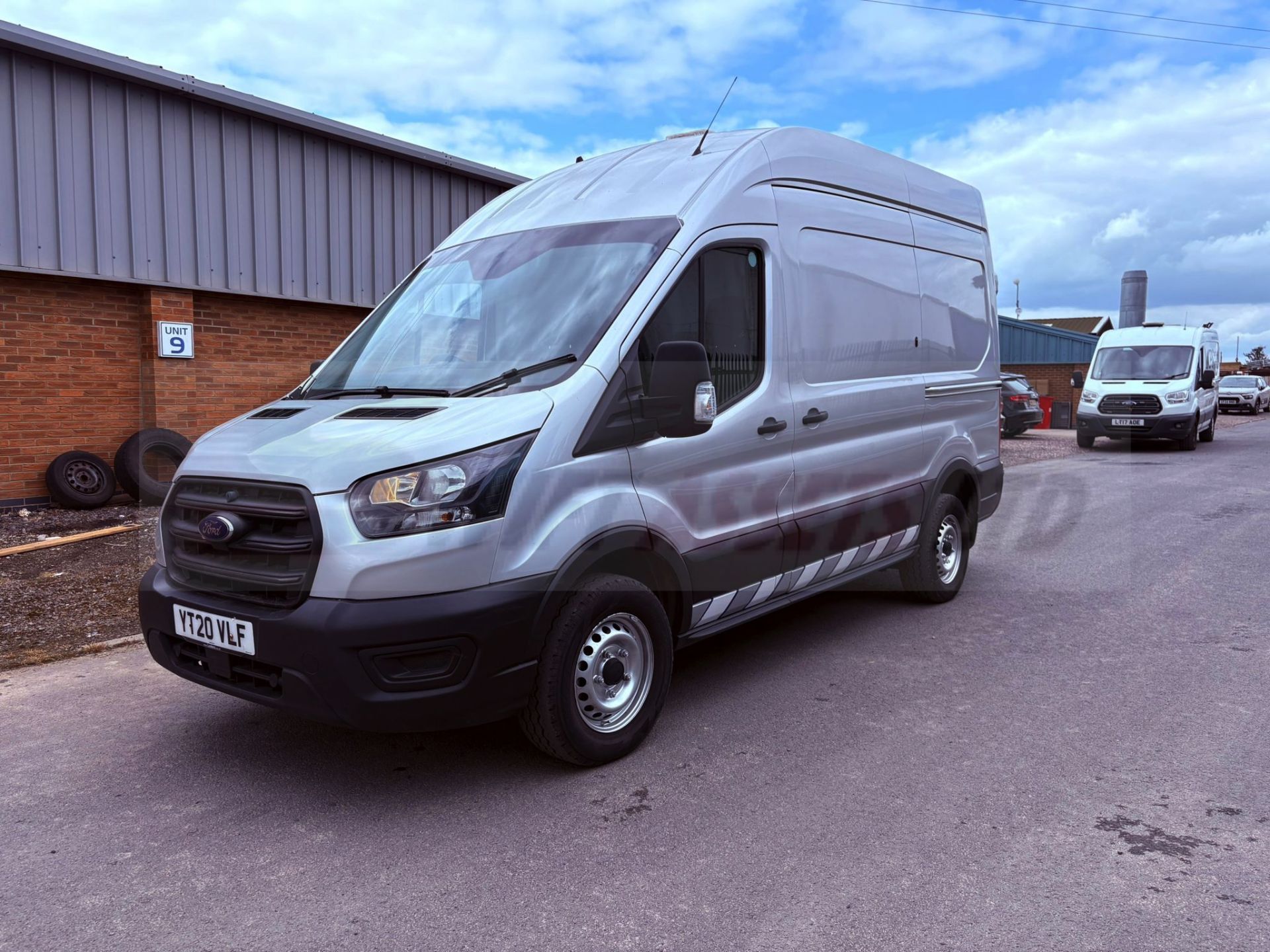 FORD TRANSIT 130 T350 MEDIUM WHEEL BASE HI-ROOF (2020-EURO 6) 2.0 TDCI ...
