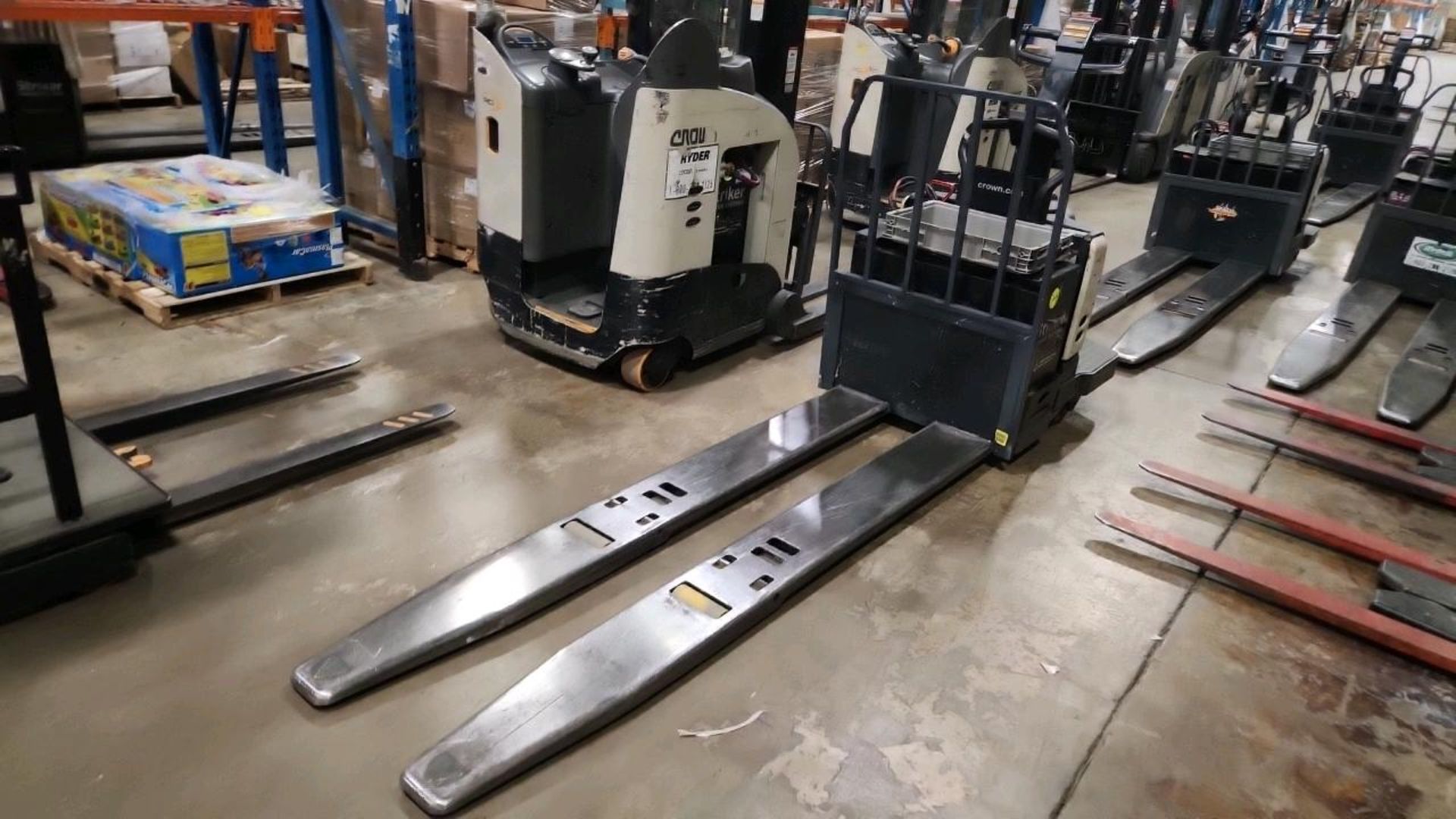 Crown Electric Rider Pallet Jack, mod. PE-4500-80, ser. 10018331, 24 V ...