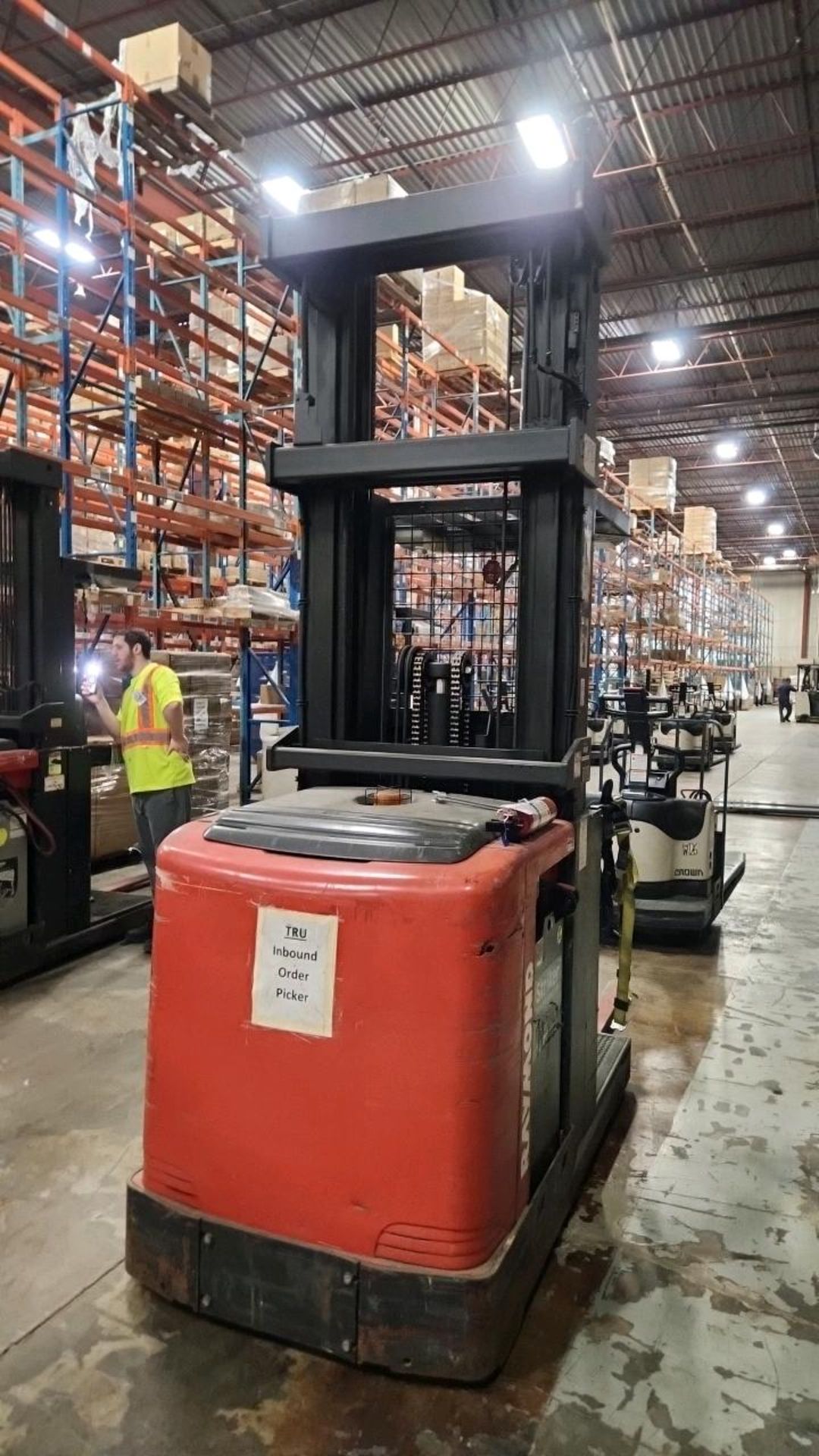 Raymond Order Picker Forklift mod. EASI-OPC30TT ser. EASI-04-AJ35025 ...
