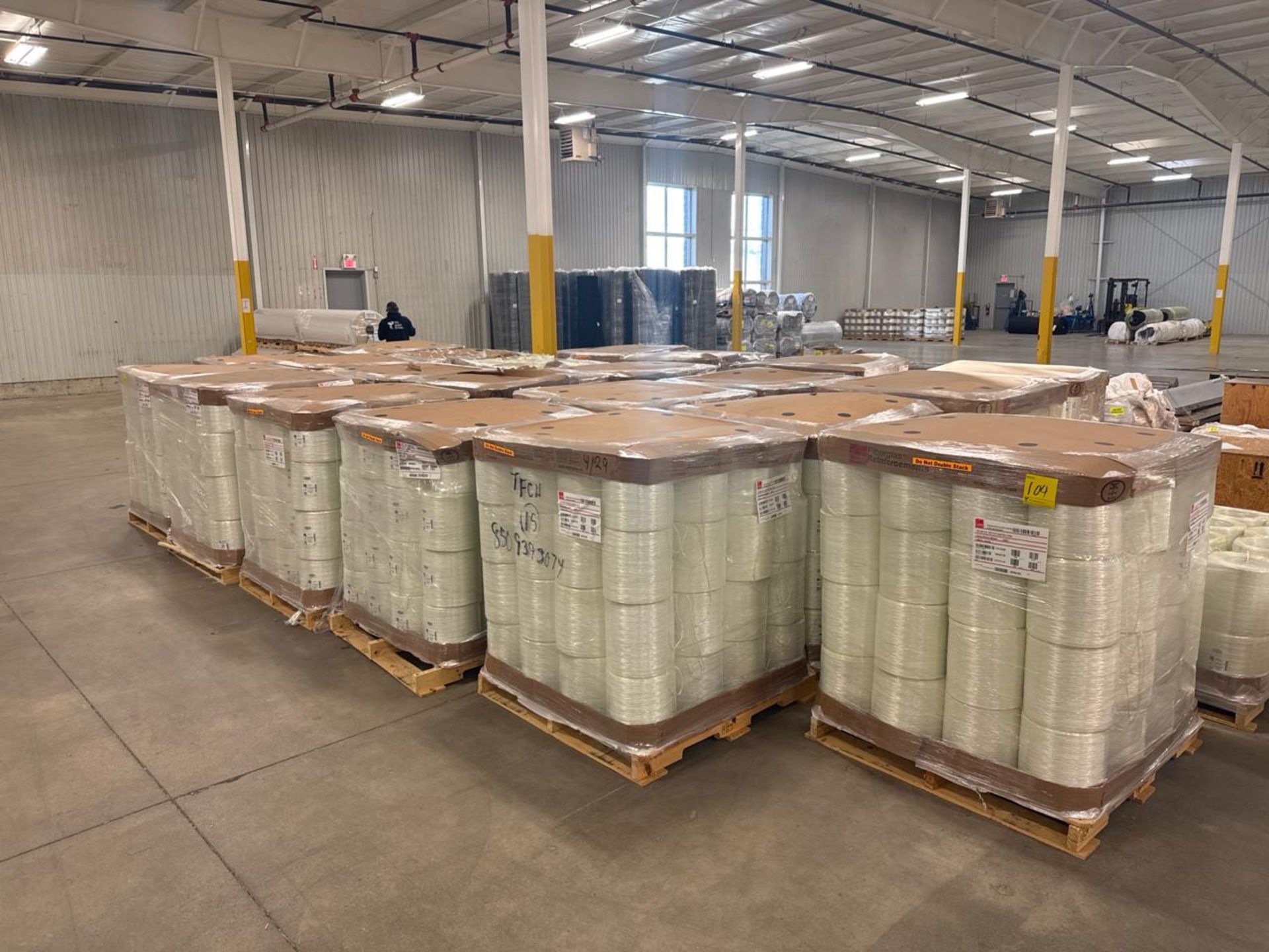 (approx. 64 spools x 22 skids = 1408 spools) OC Owens Corning Advantex ...