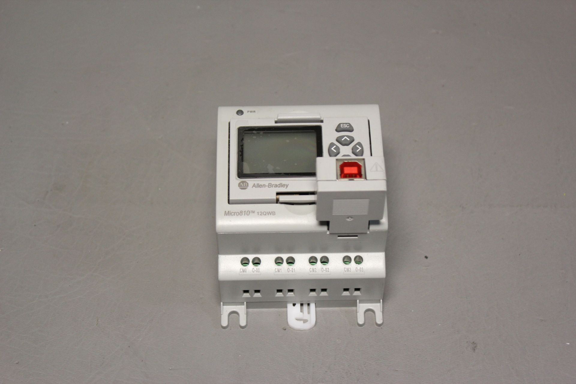 ALLEN BRADLEY MICRO810 PLC MODULE WITH LCD & USB COMM MODULE 2080-LC10 ...