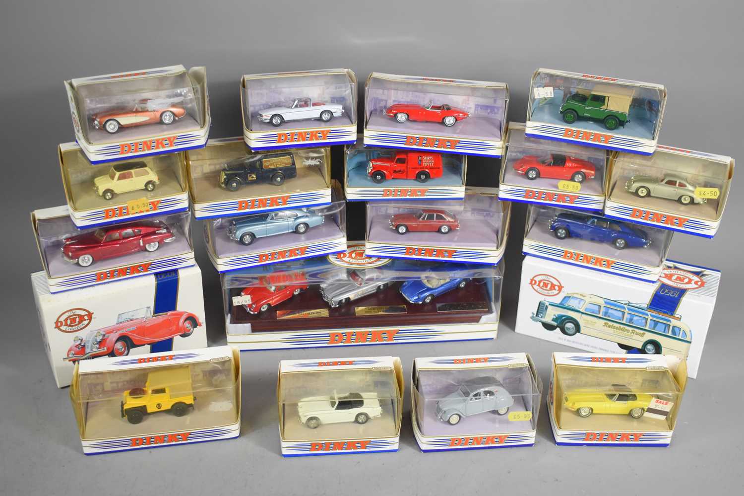 A collection of Matchbox Dinky diecast vehicles to include a 1948 ...