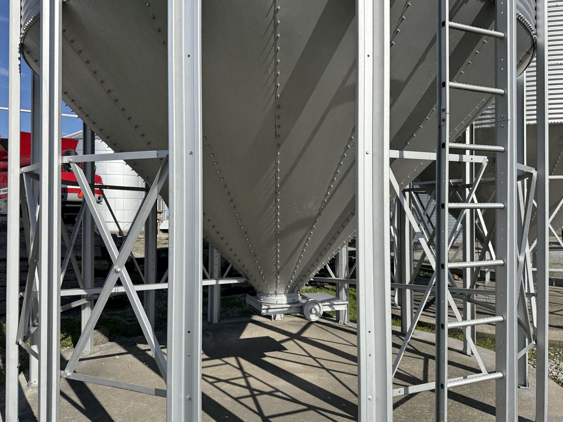 { Choice of lots: 39, 40 } 3000-Bushel Cone Bottom Bin, 15' diameter ...