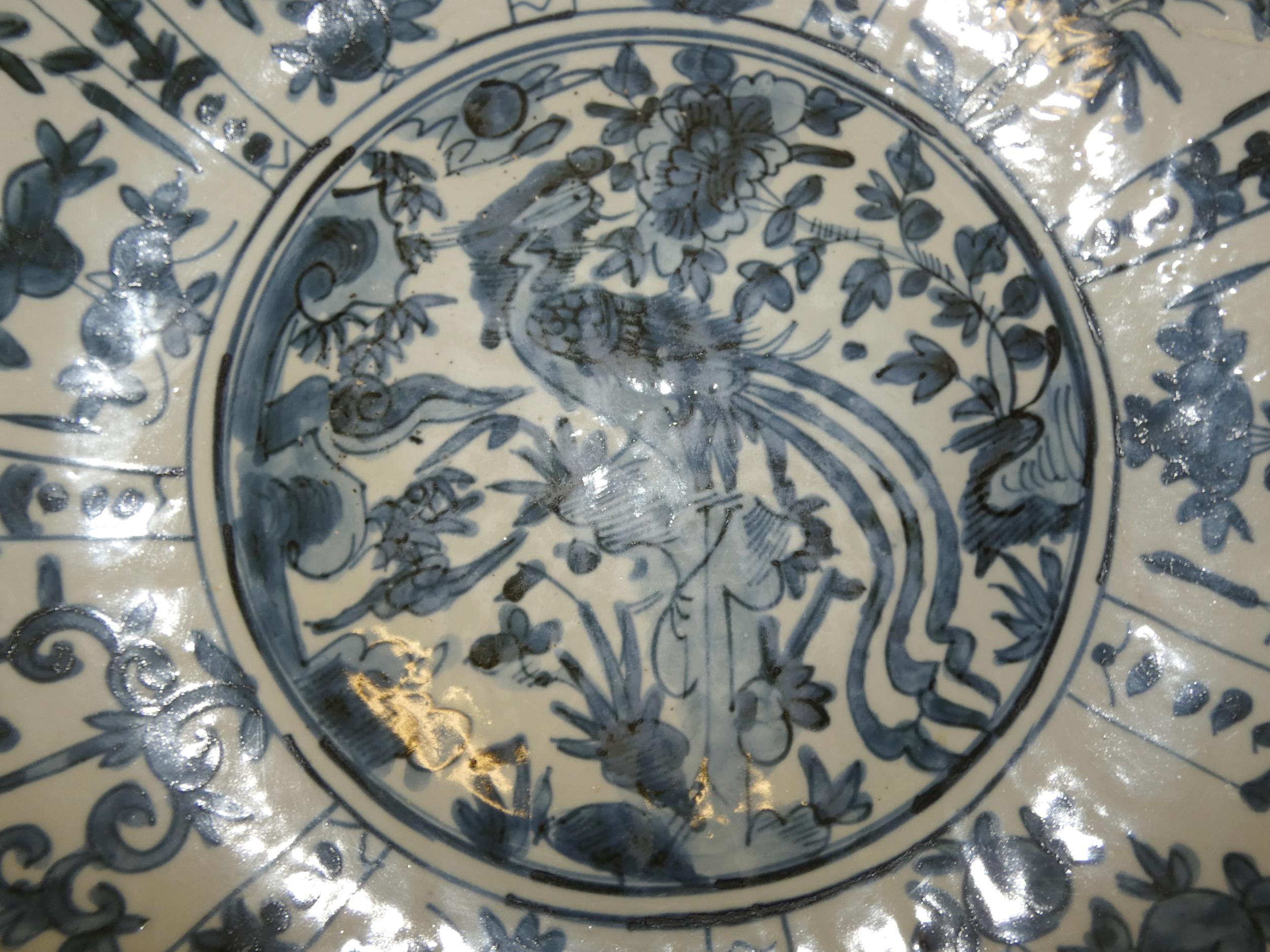 Chinese blue and white Swatow porcelain dish, Zhangzhou late Ming ...