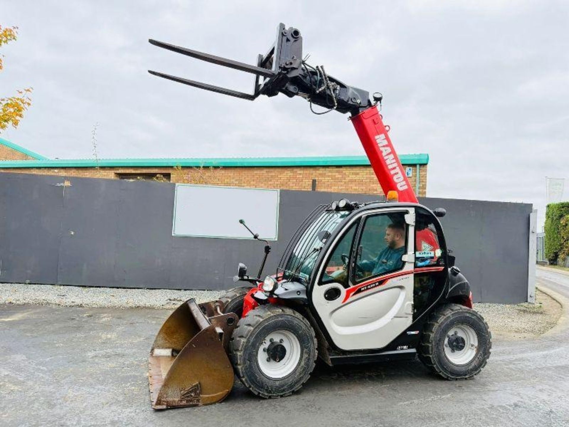 VC00003 Information from the seller: MANITOU MT420H COMFORT TELEHANDLER ...