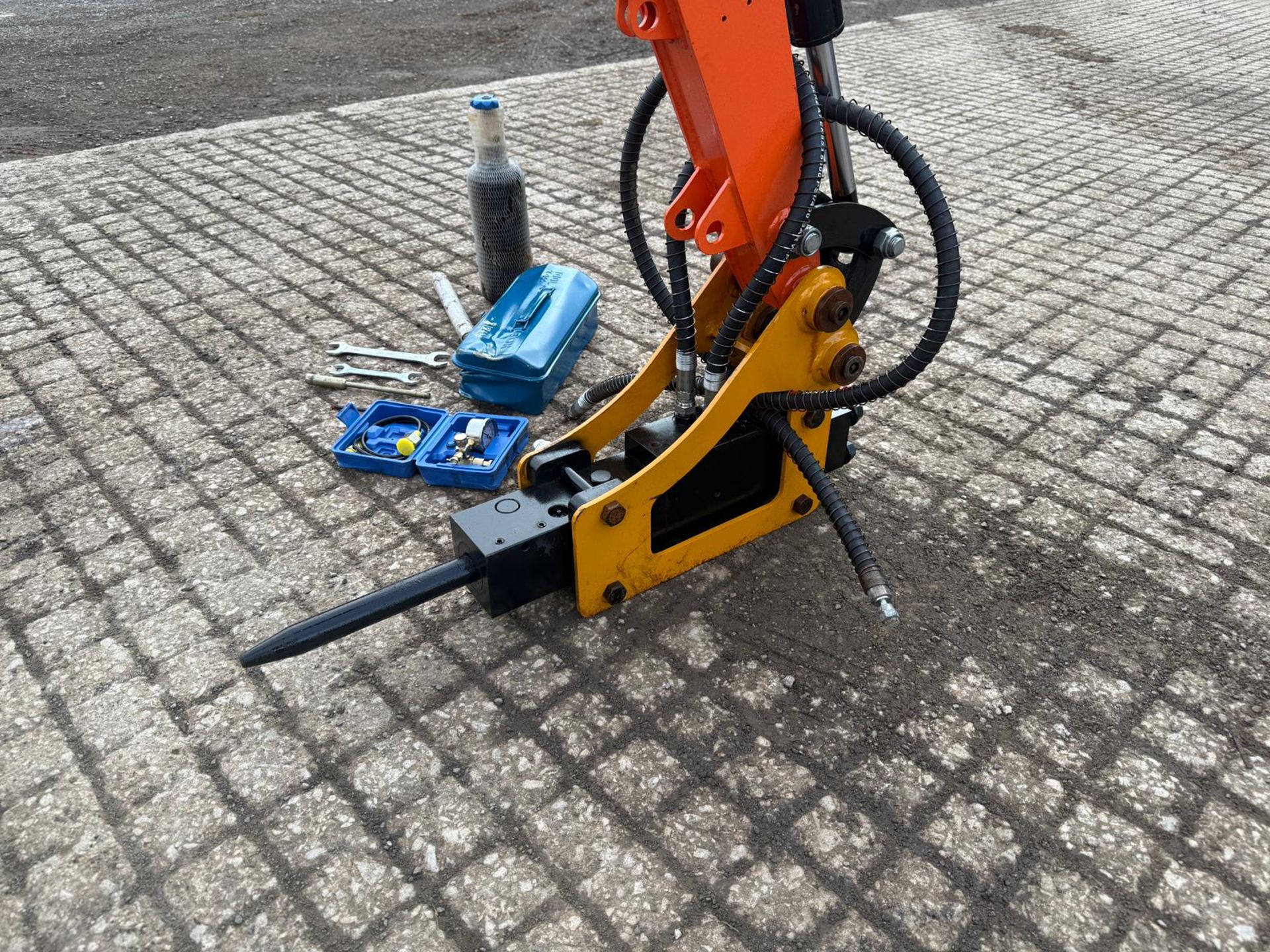 VC00048 Information from the seller: NEW/UNUSED SB05 HYDRAULIC ROCK ...