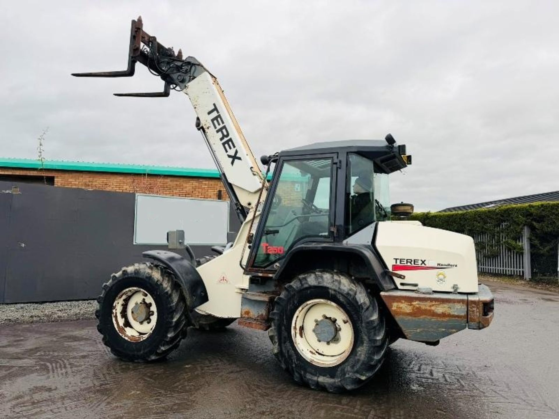 VC00003 Information from the seller: TEREX T250 WHEELED LOADER*C/W ...