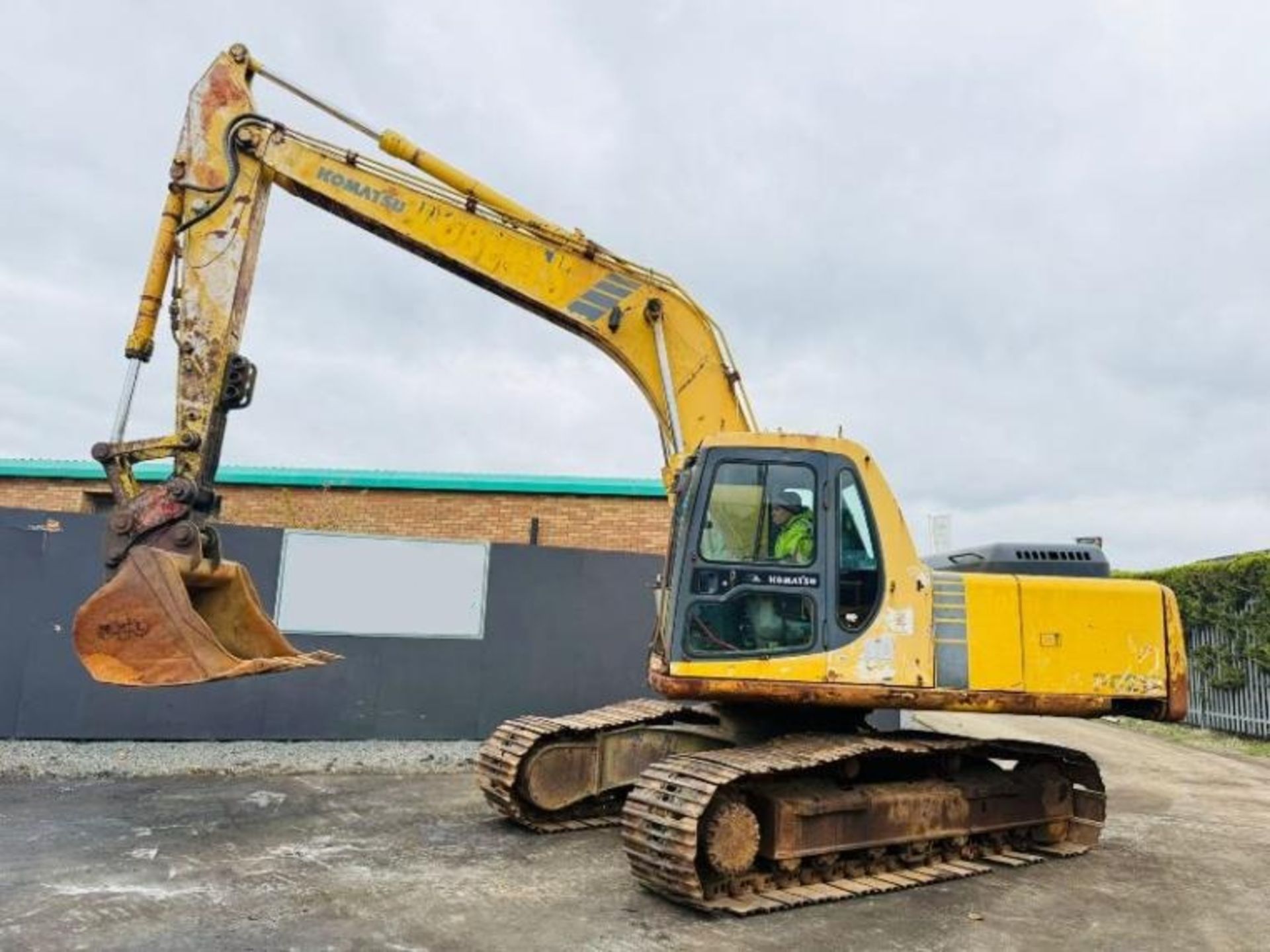 VC00003 Information from the seller: KOMATSU PC210 TRACKED EXCAVATOR*C ...