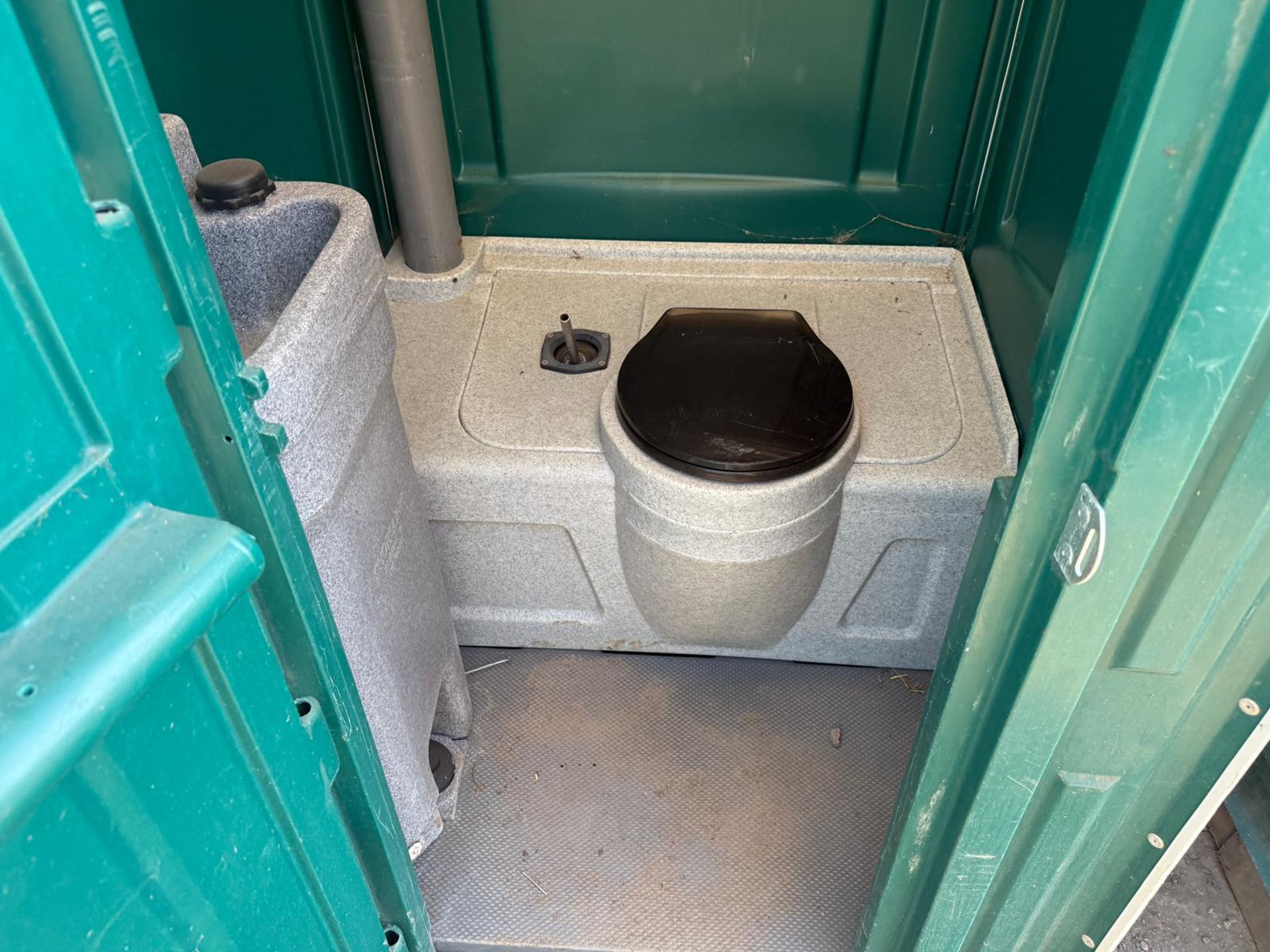 VC00046 Information from the seller: PORTALOO TOILET BLOCK FESTIVAL ...