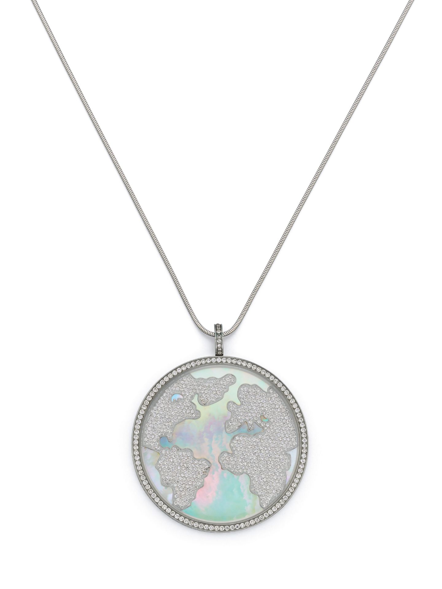 DIAMANT-PERLMUTT-ANHÄNGER. Herkunft: USA, New York. Datierung: Um 2000 ...