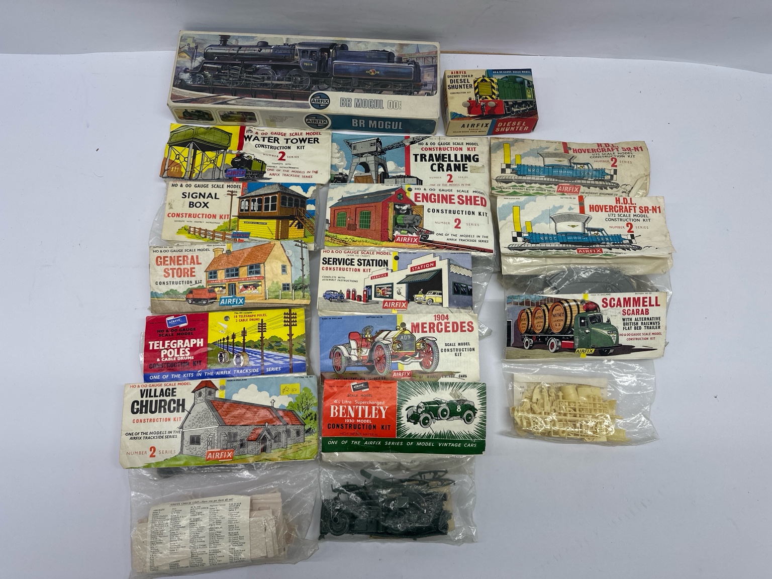 Airfix HO & OO Scale Model Kits, A selection of vintage Airfix HO & OO ...