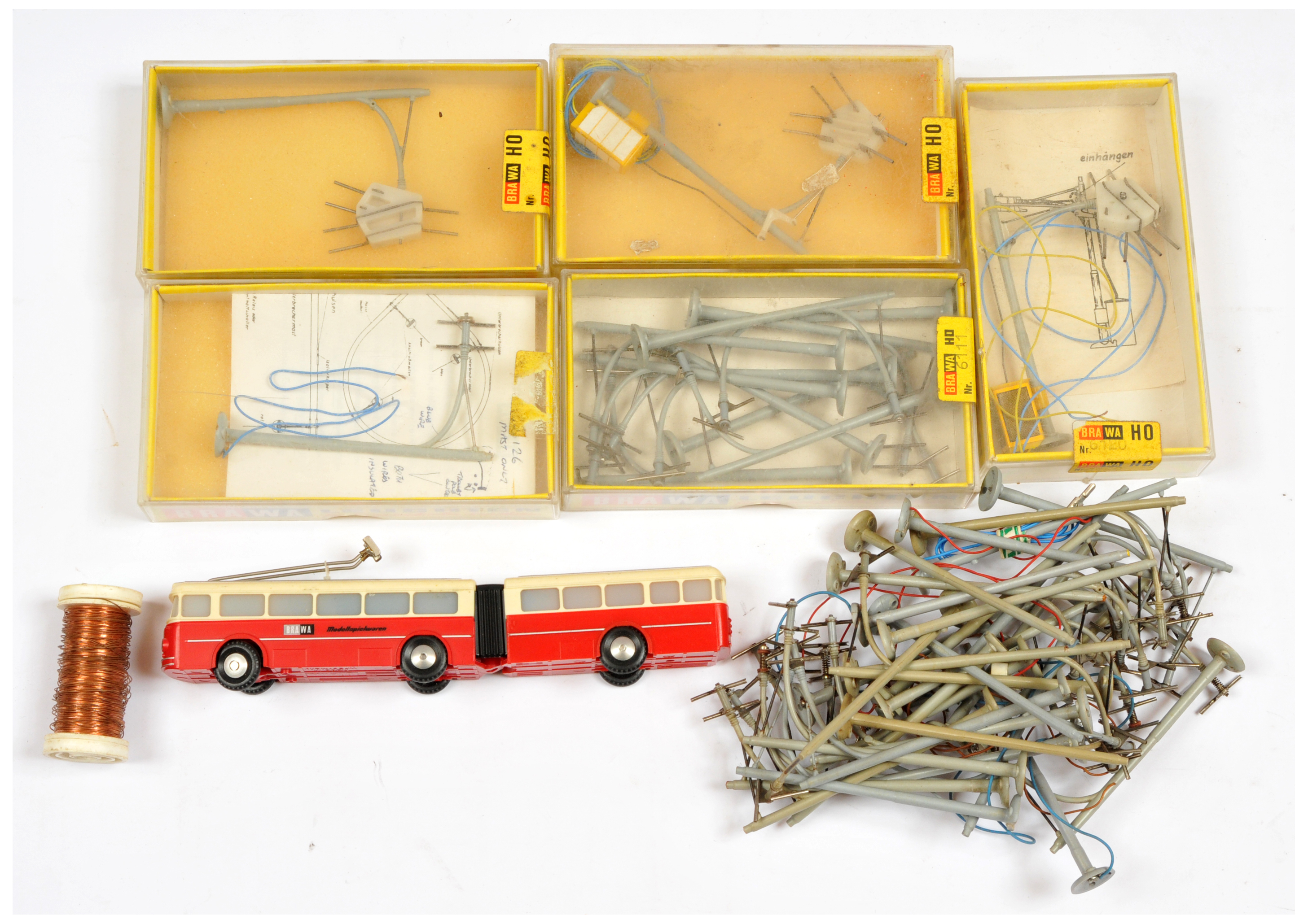 Brawa HO Scale Trolley bendi-bus with OHE Catenary equipment and roll ...