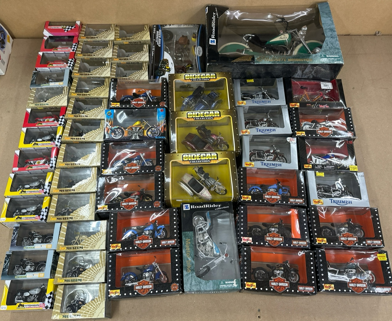 Ixo, Maisto and others similar, a boxed group of mixed scale diecast ...