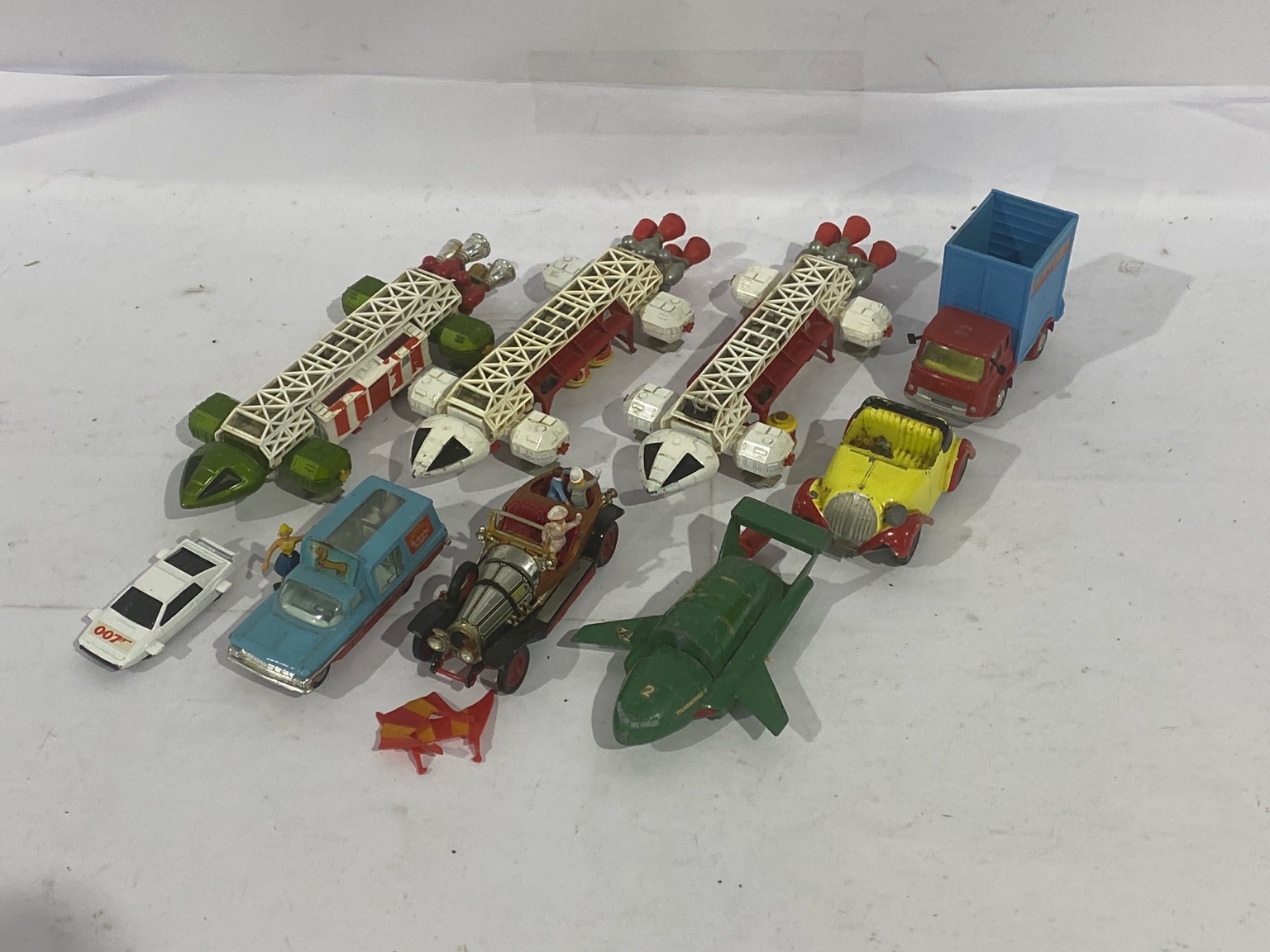 Dinky, Corgi and others, a mixed unboxed group to include Dinky Eagle ...