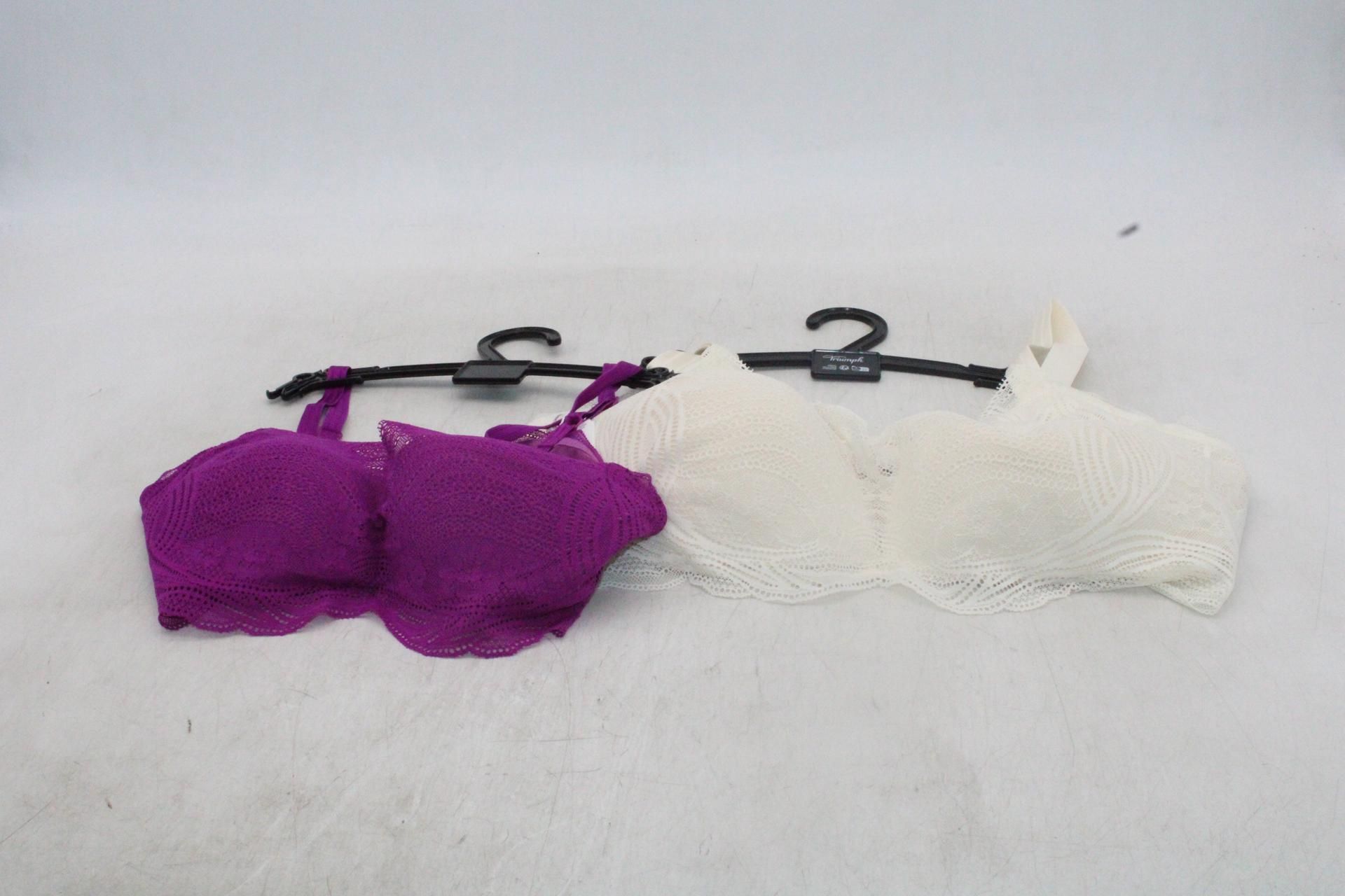 Two Triumph Lift Smart Padded Bra, 1x White, UK 05, 1x Fuchsia, UK 01
