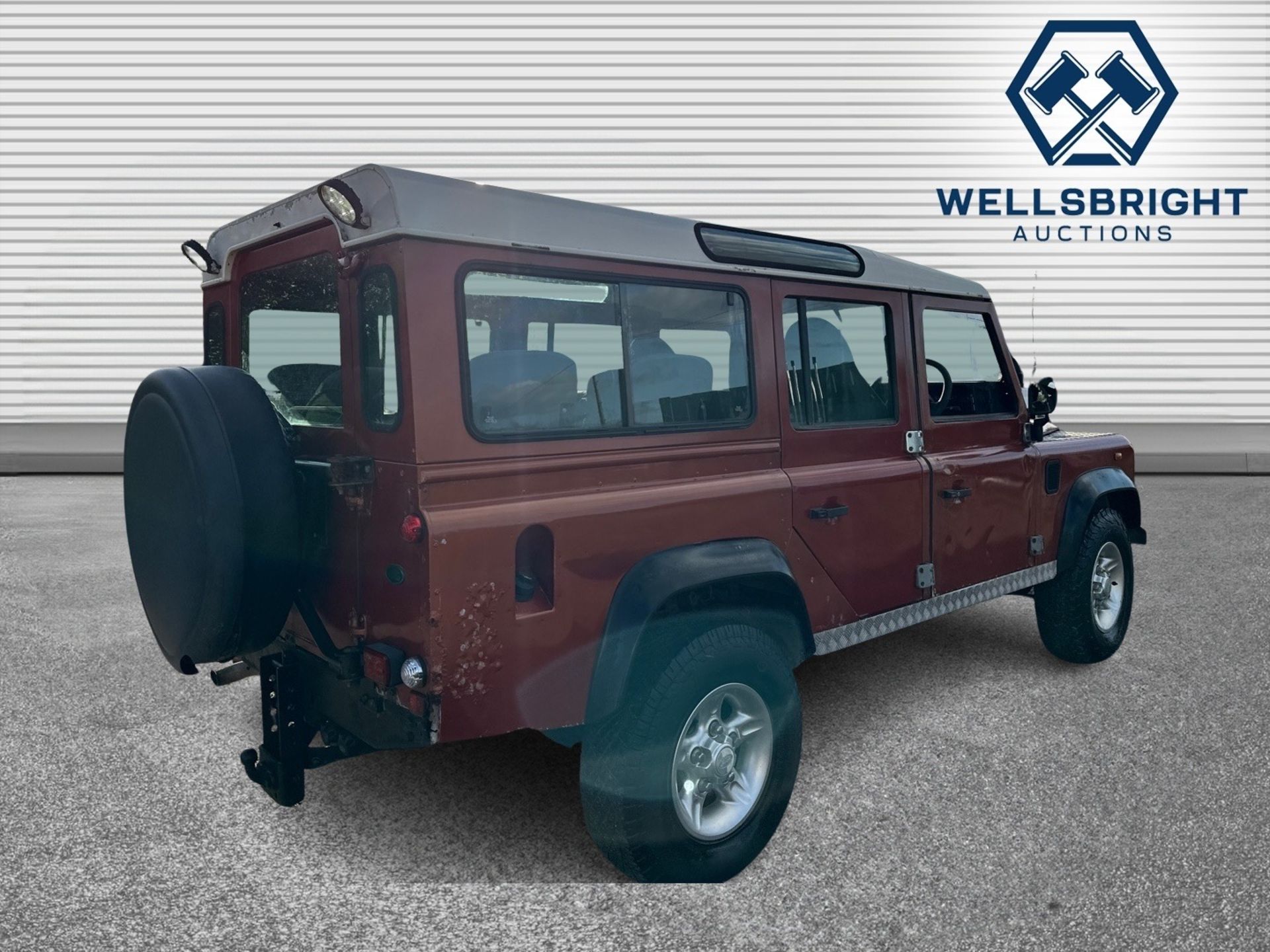 Land Rover Defender Td5 110 *County Edition* Td5 - 9 Seater - T Reg ...