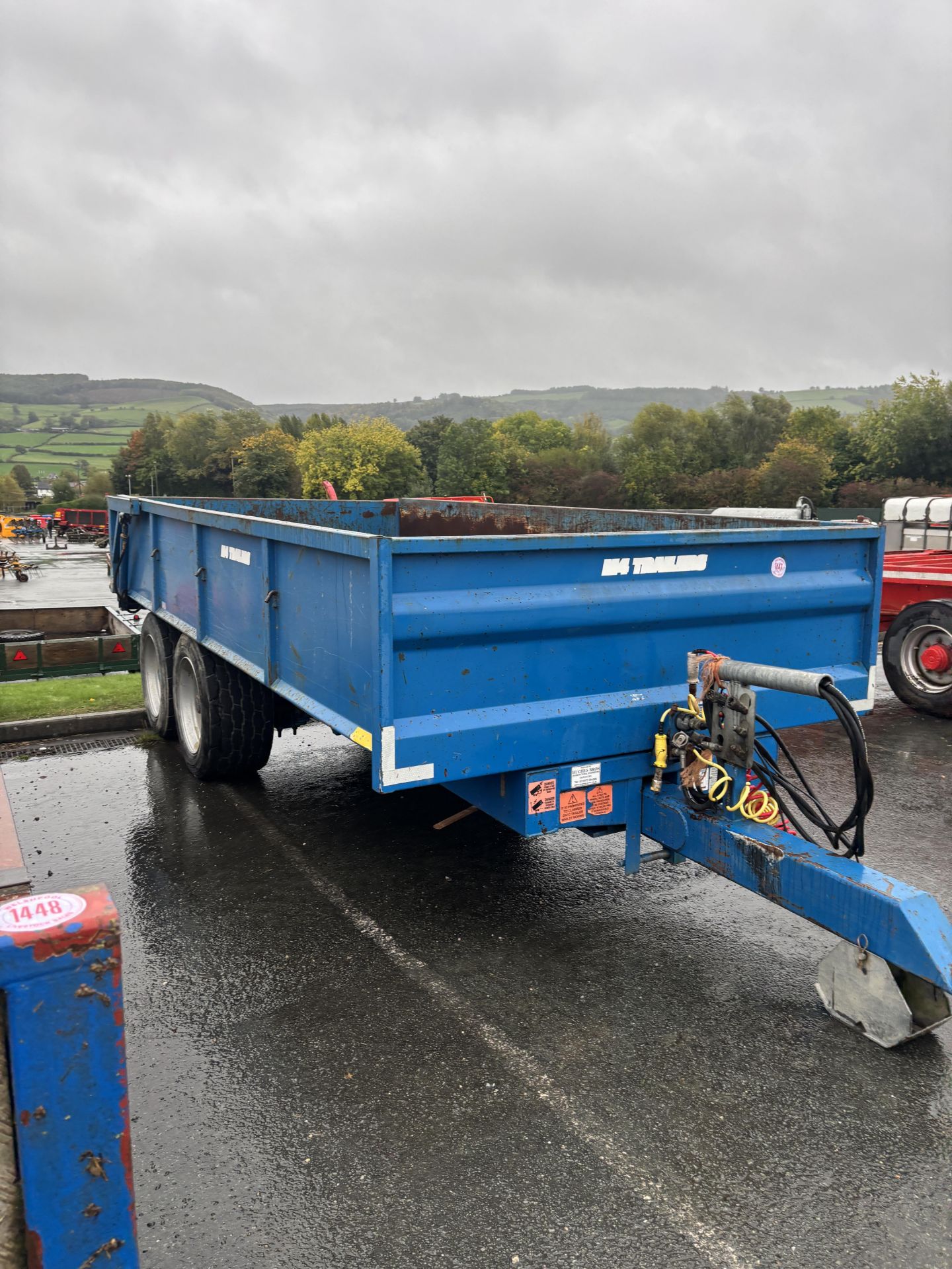 TIPPING TRAILER M4. IN GOOD CONDITION