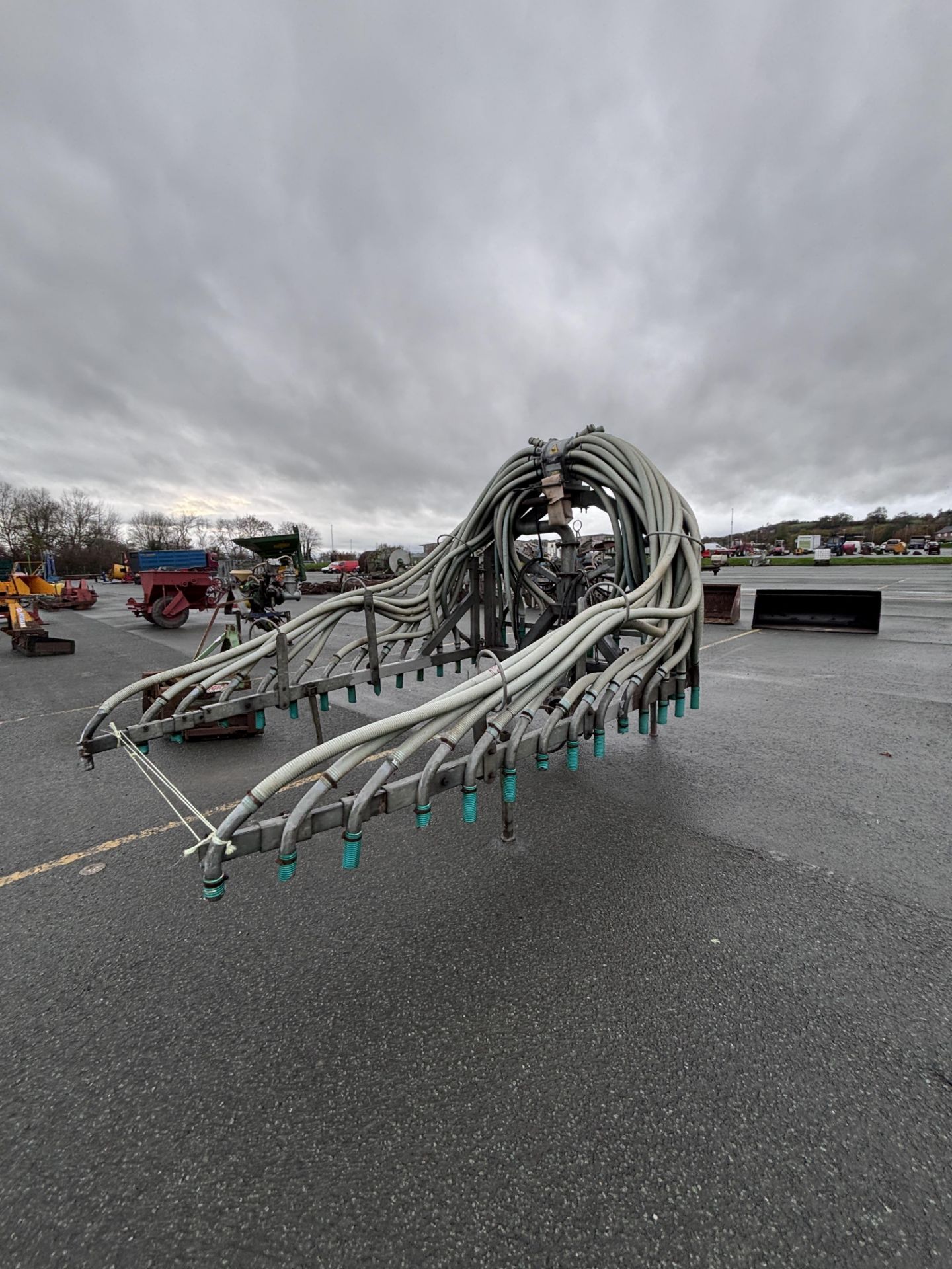 SLURRY CAT 9m DRIBBLE BAR. (IWO)