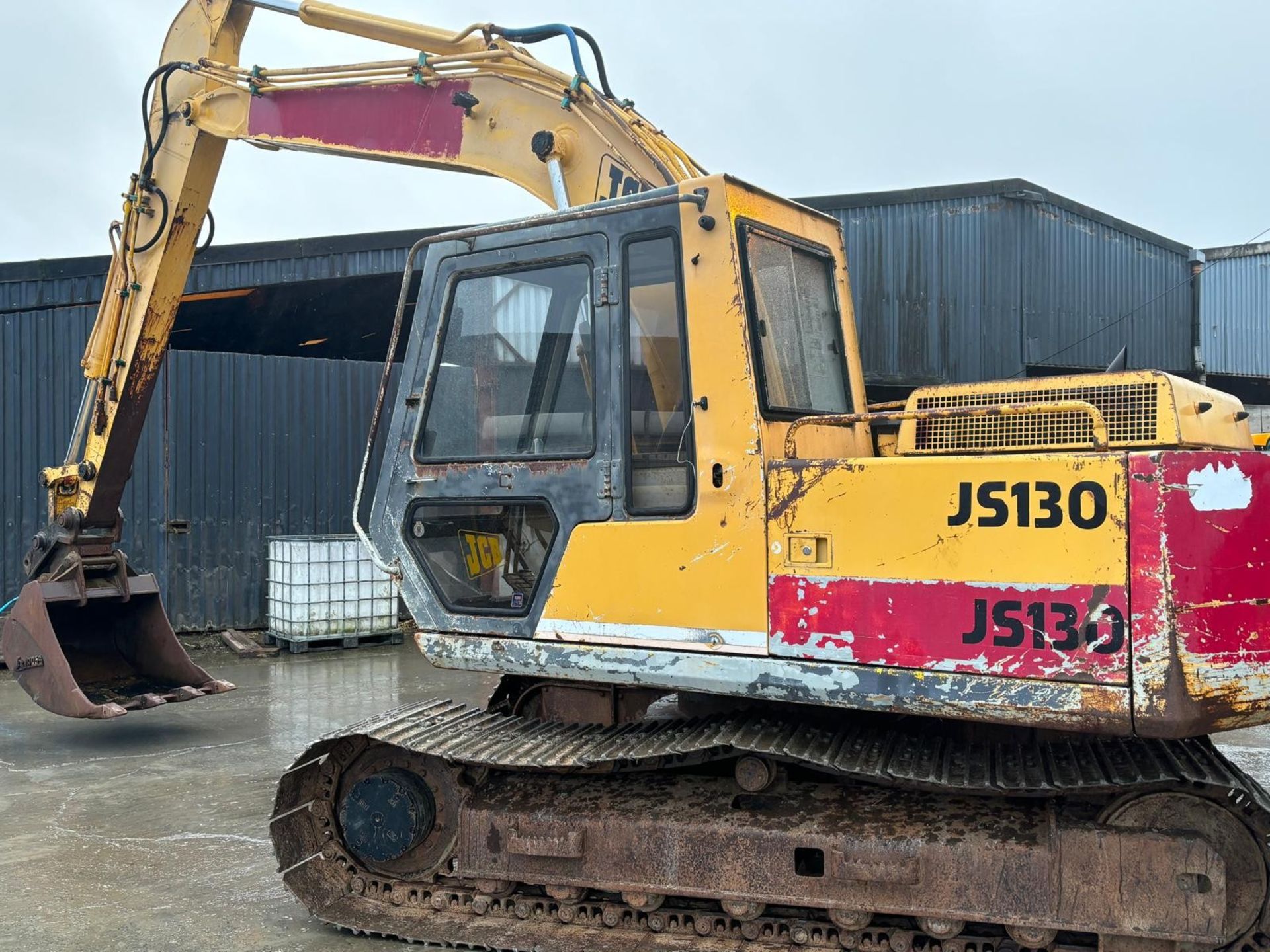 JCB JS130 EXCAVATOR . IN WORKING ORDER