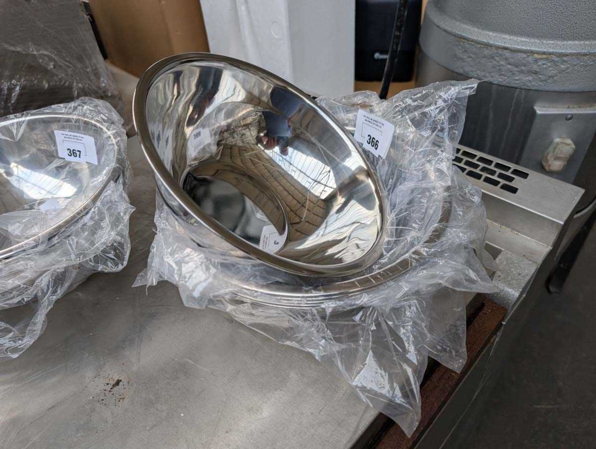 +VAT 6 x 25cm diameter mixing bowls