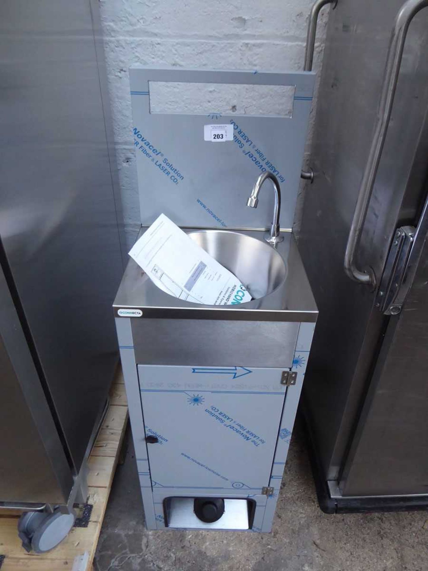 +VAT 38cm stainless steel hand wash station with foot pedal