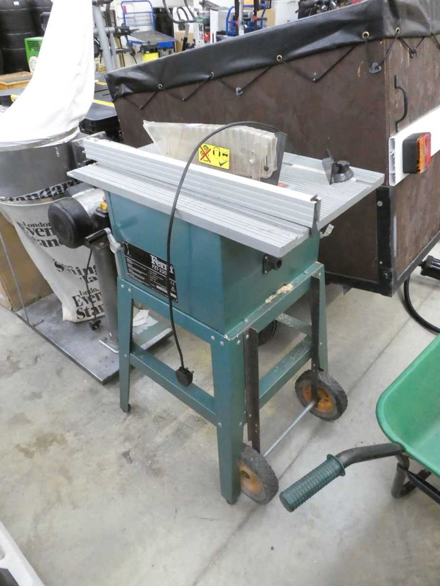 Ferm FZT-250 electric table saw