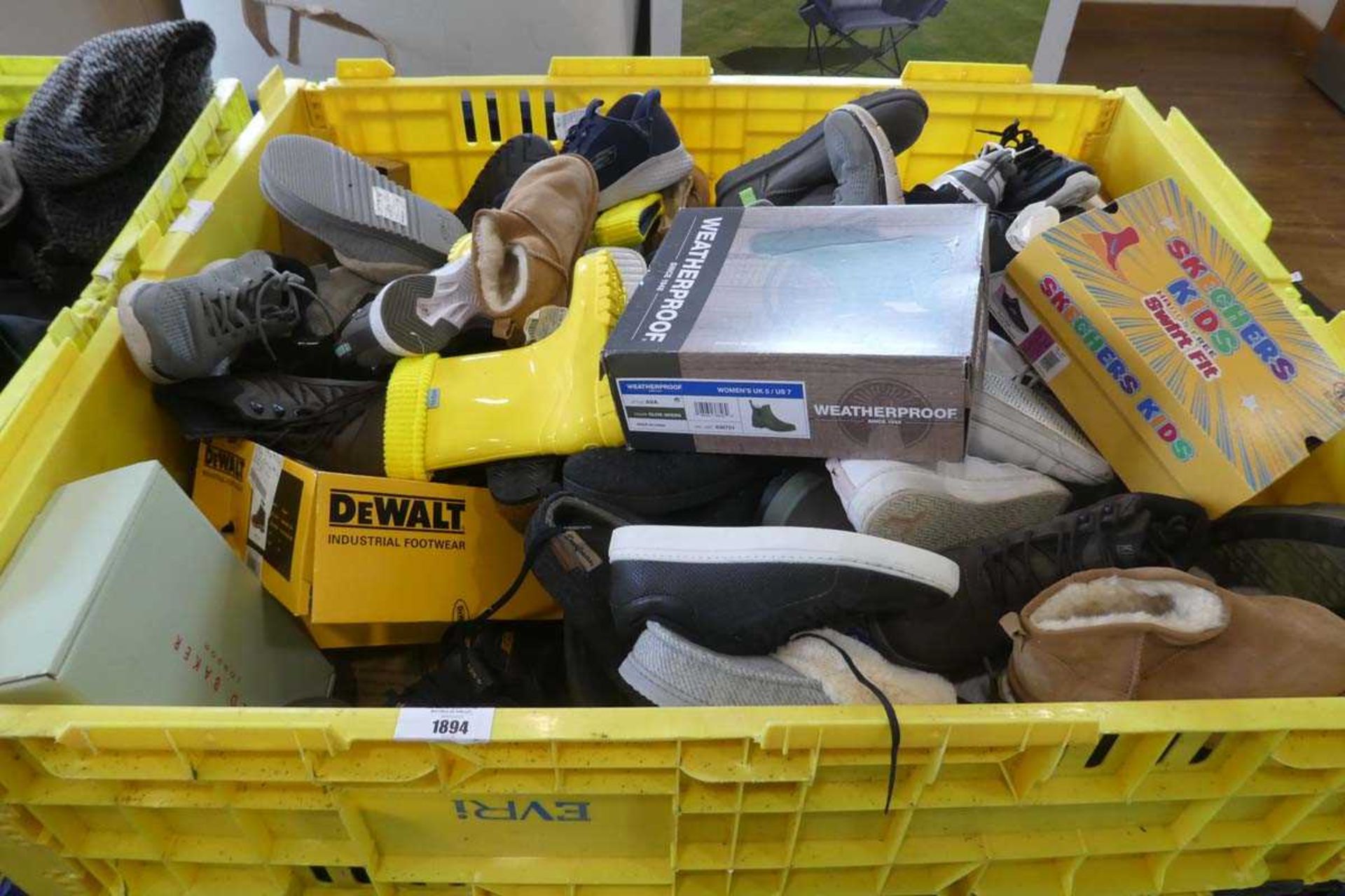 +VAT Pallet containing used and odd shoes to include Dewalt, Ted Baker ...