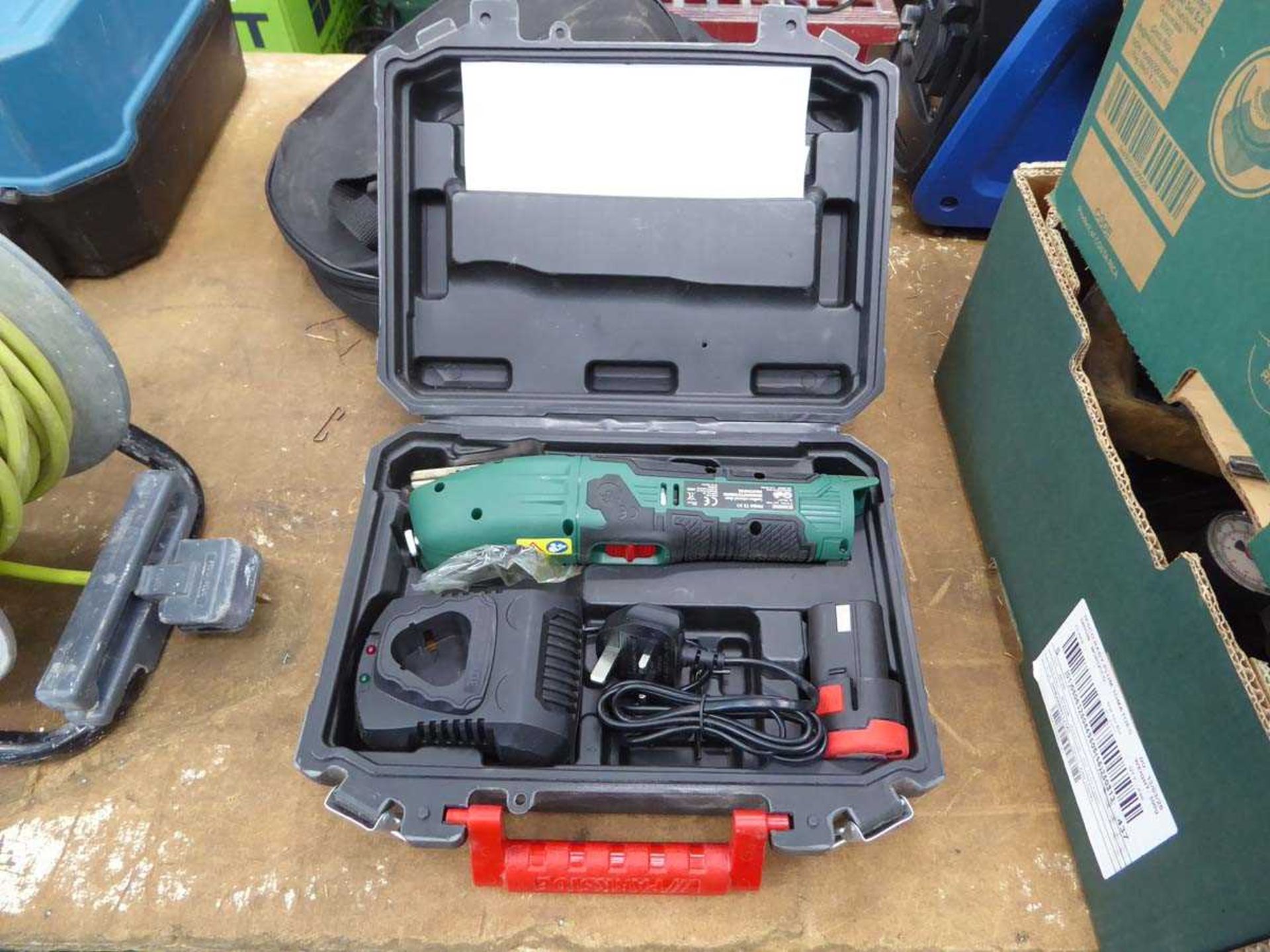 Parkside cordless universal shear with one battery and charger