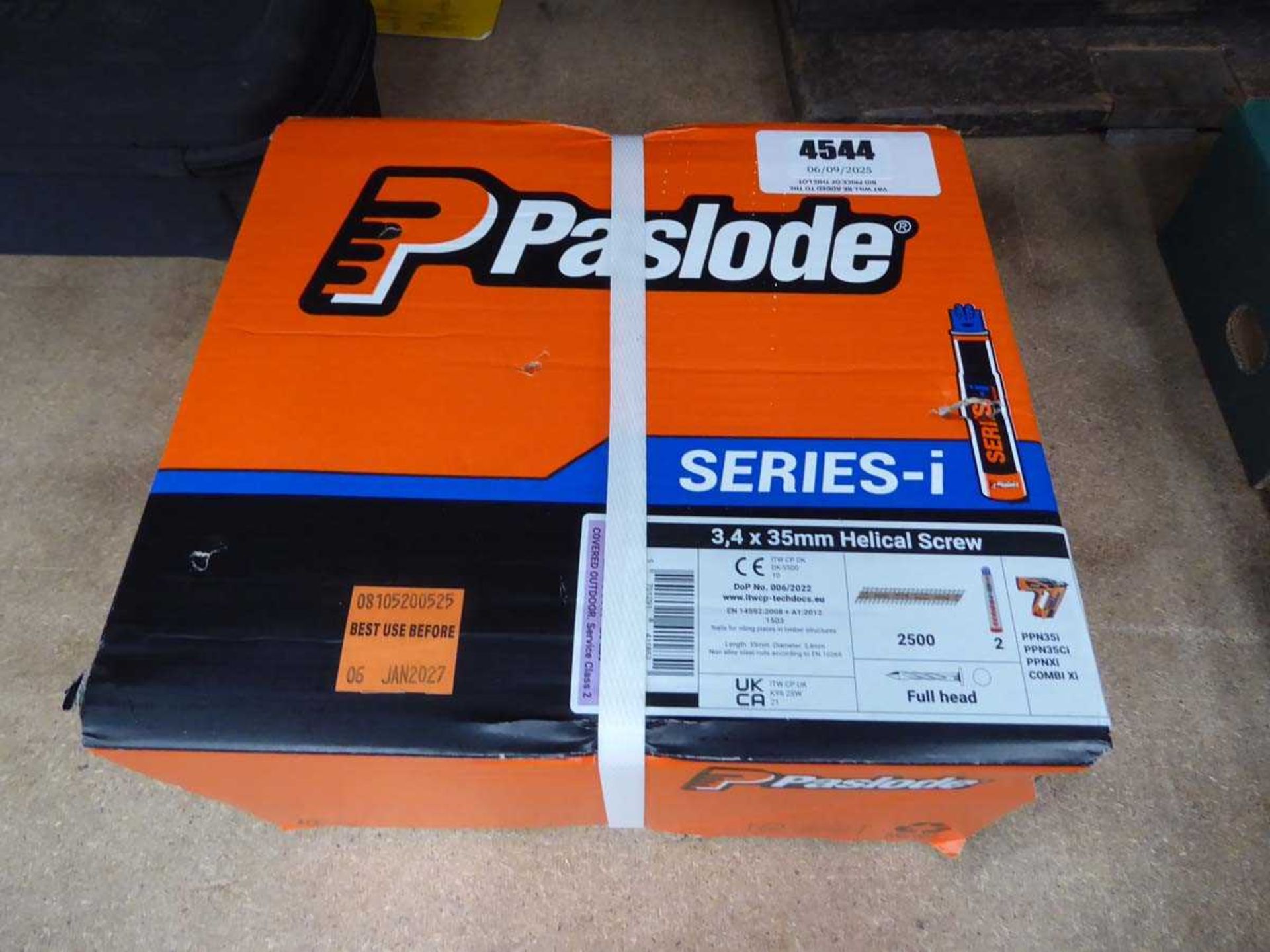 +VAT Box containing a quantity of Paslode 3,4 x 35mm helical screws