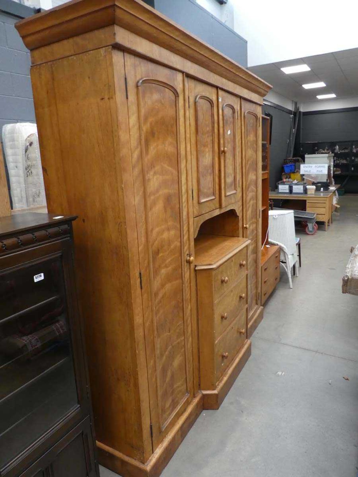 Satin wood compactum
