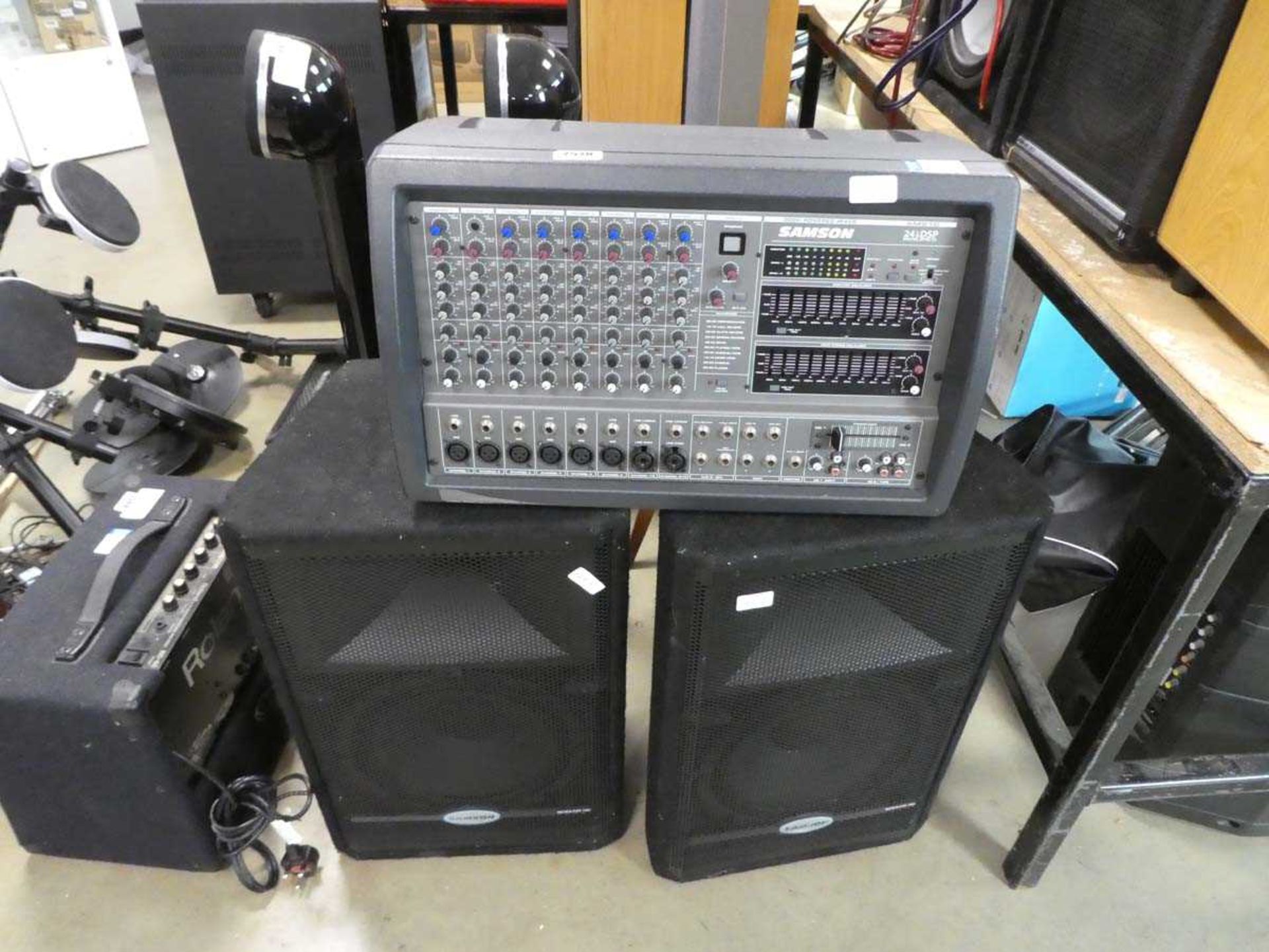 Samson XM910 900W powered mixer along with 2 Samson Resound HD RS12HD ...