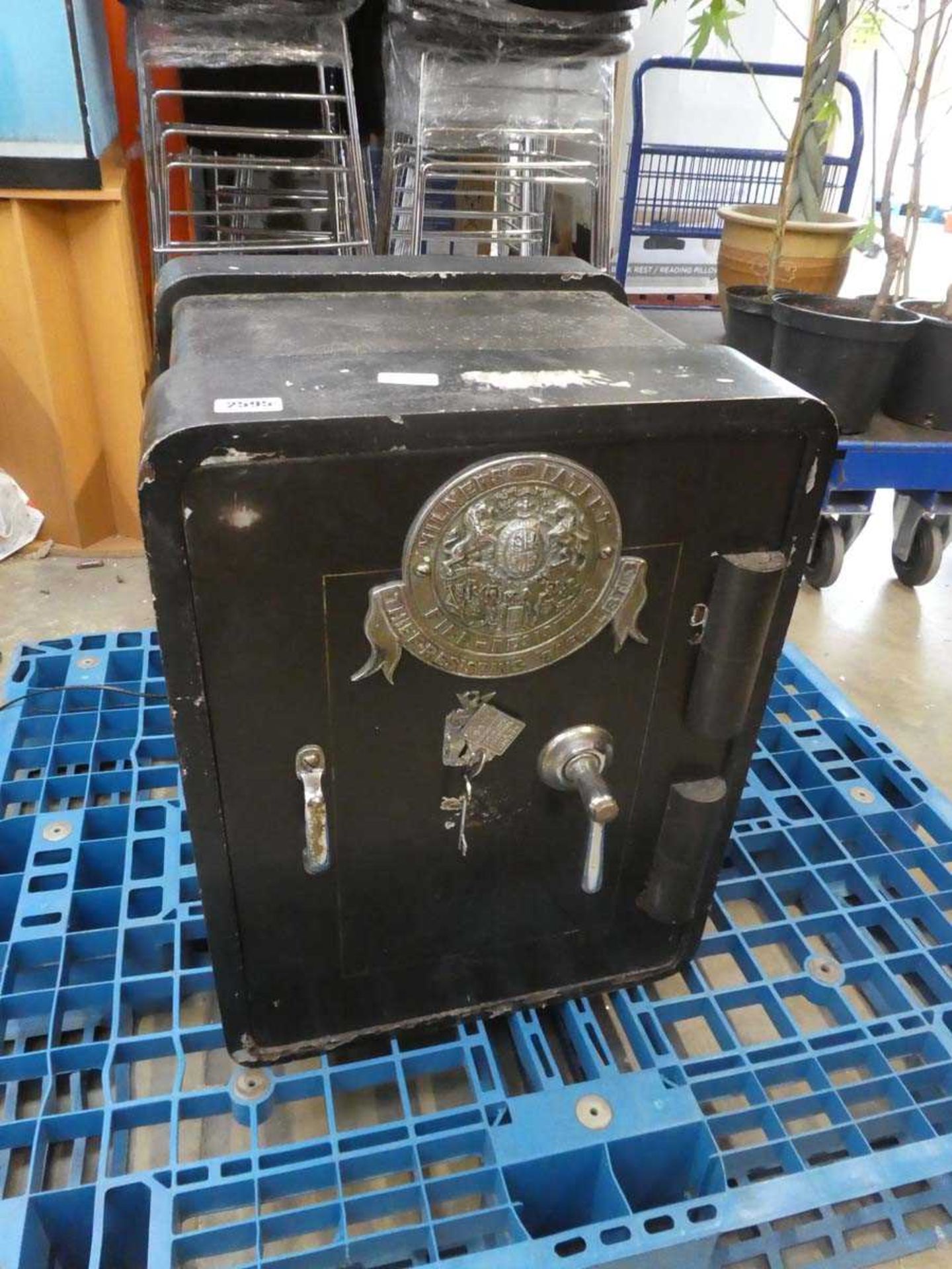 Fire resistant metal safe with 2 keys