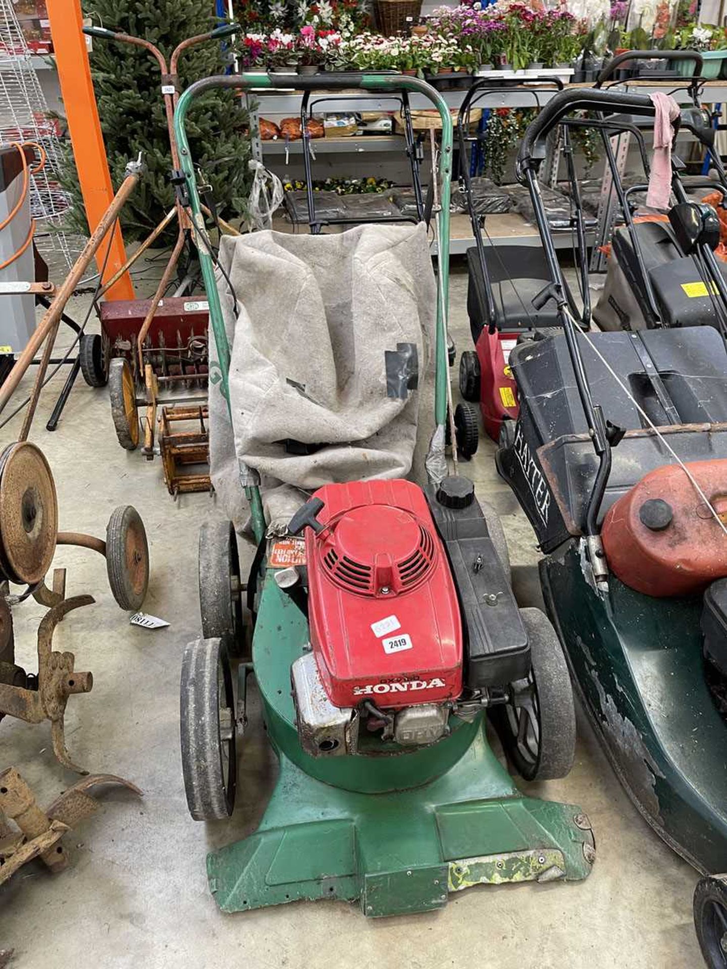 Honda petrol leaf collector
