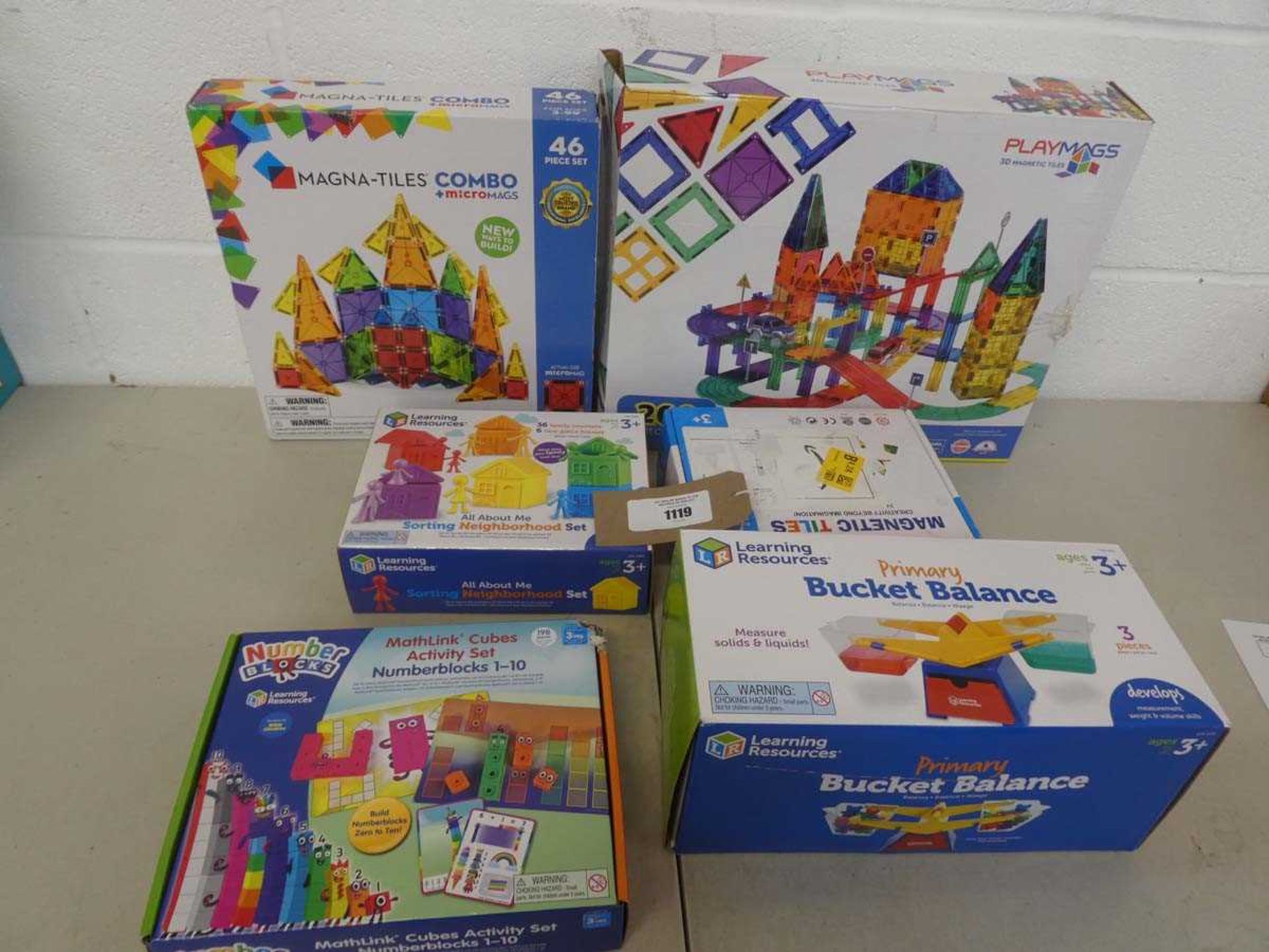 +VAT Selection of magnetic tiled toys incl. Magnatiles Combo, Playmags ...