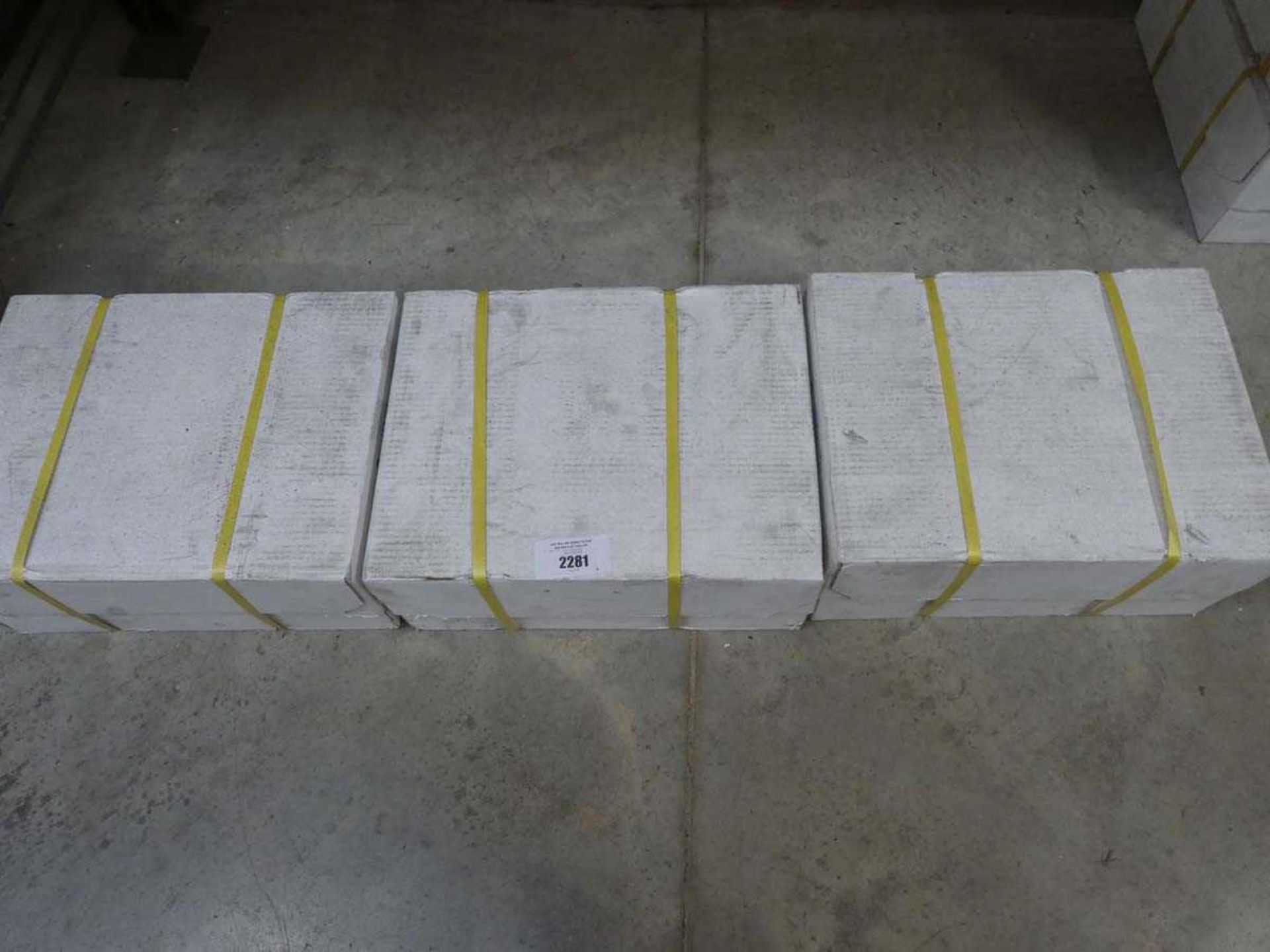 { Choice of lots: 2281 } 3 boxes containing approx. 3000 sheets plain ...