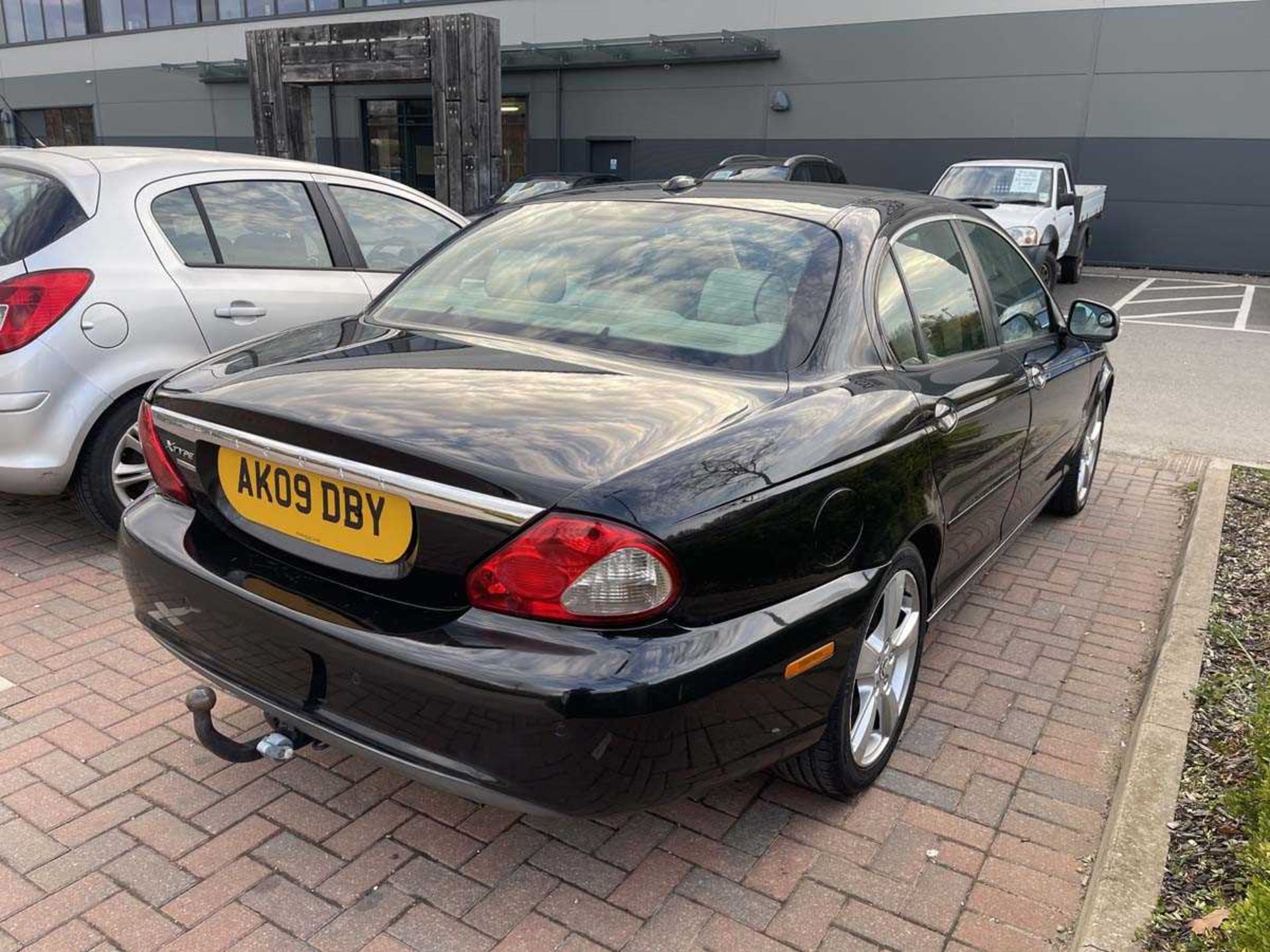 (AK09 DBY) 2009 Jaguar X-Type Sovereign D 4-door saloon in black ...