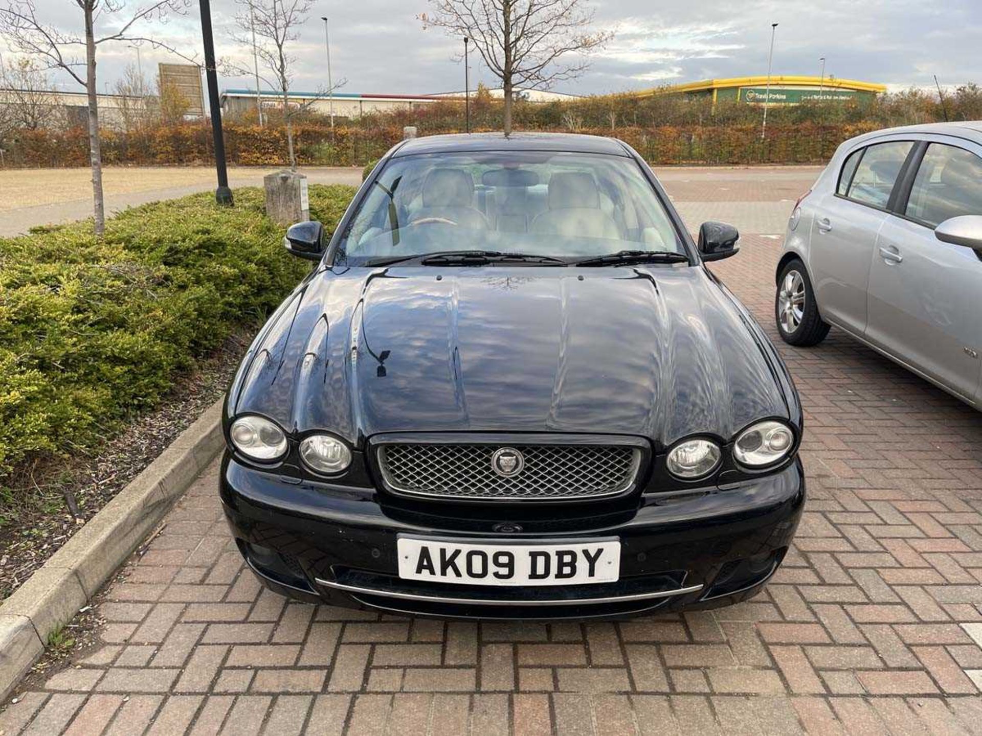 (AK09 DBY) 2009 Jaguar X-Type Sovereign D 4-door saloon in black ...