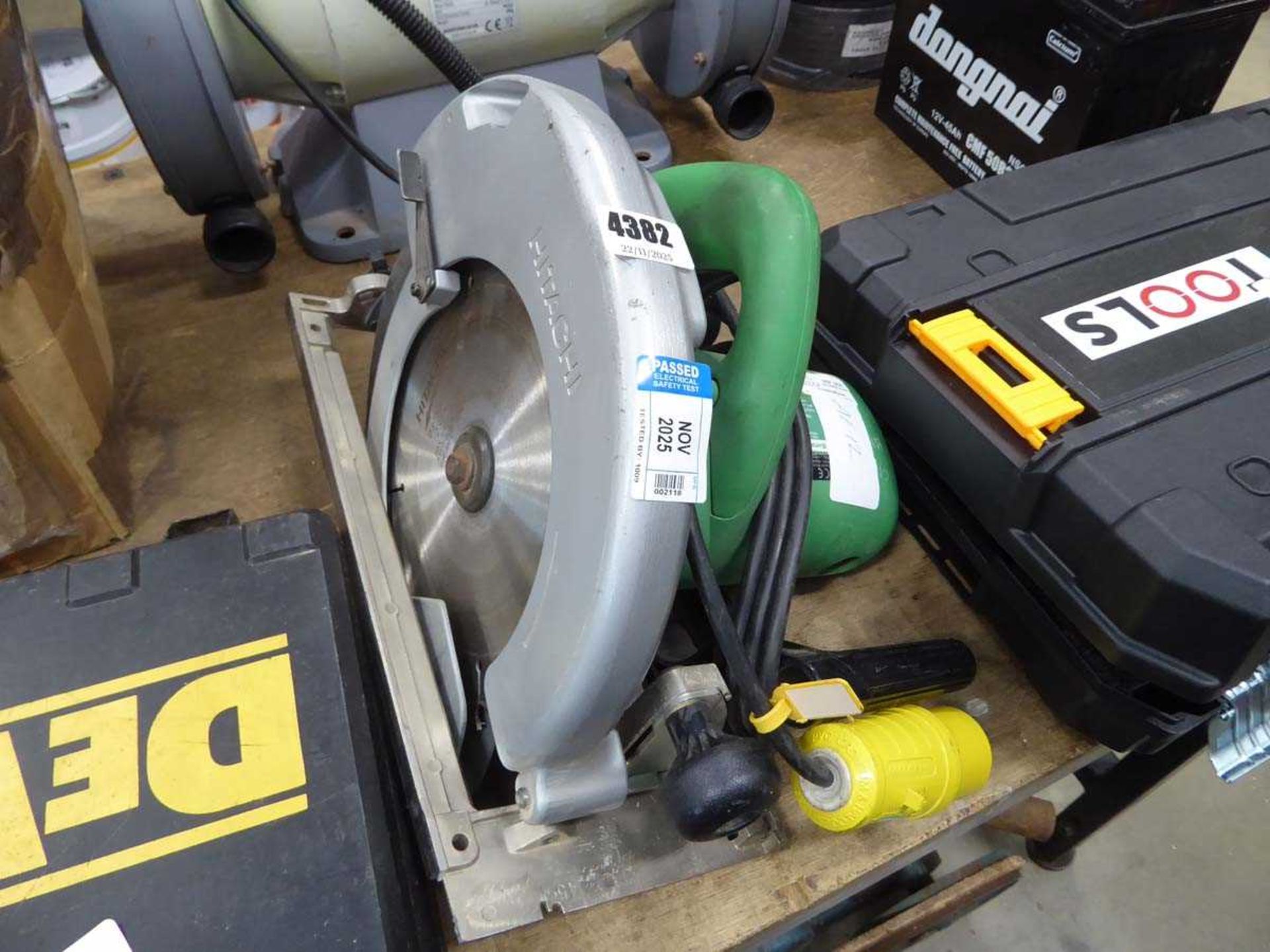 Hitachi 110V circular saw