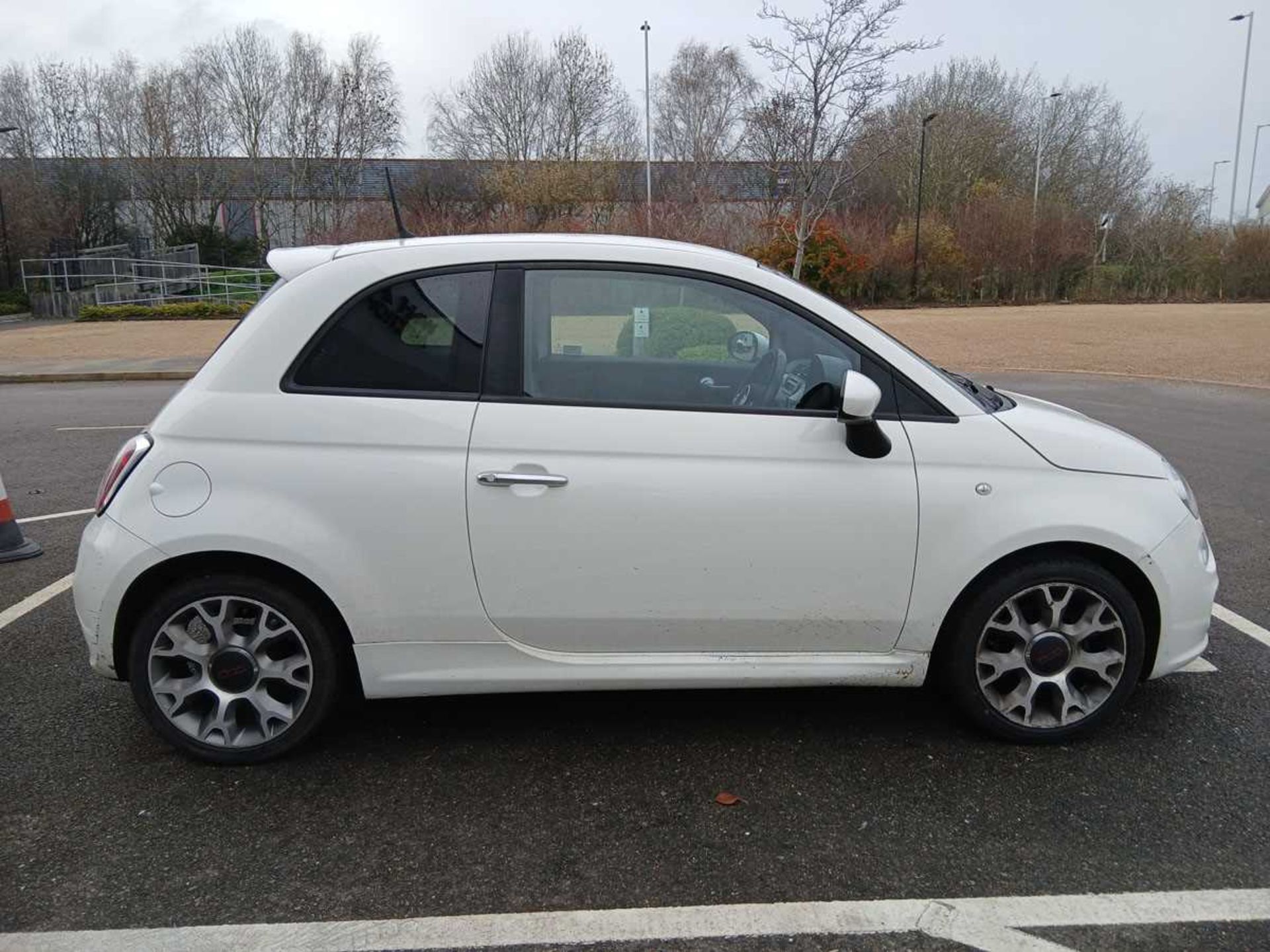 (WV65 YLG) 2015 Fiat 500 S 3-door hatchback in white, 1242cc petrol, 5 ...