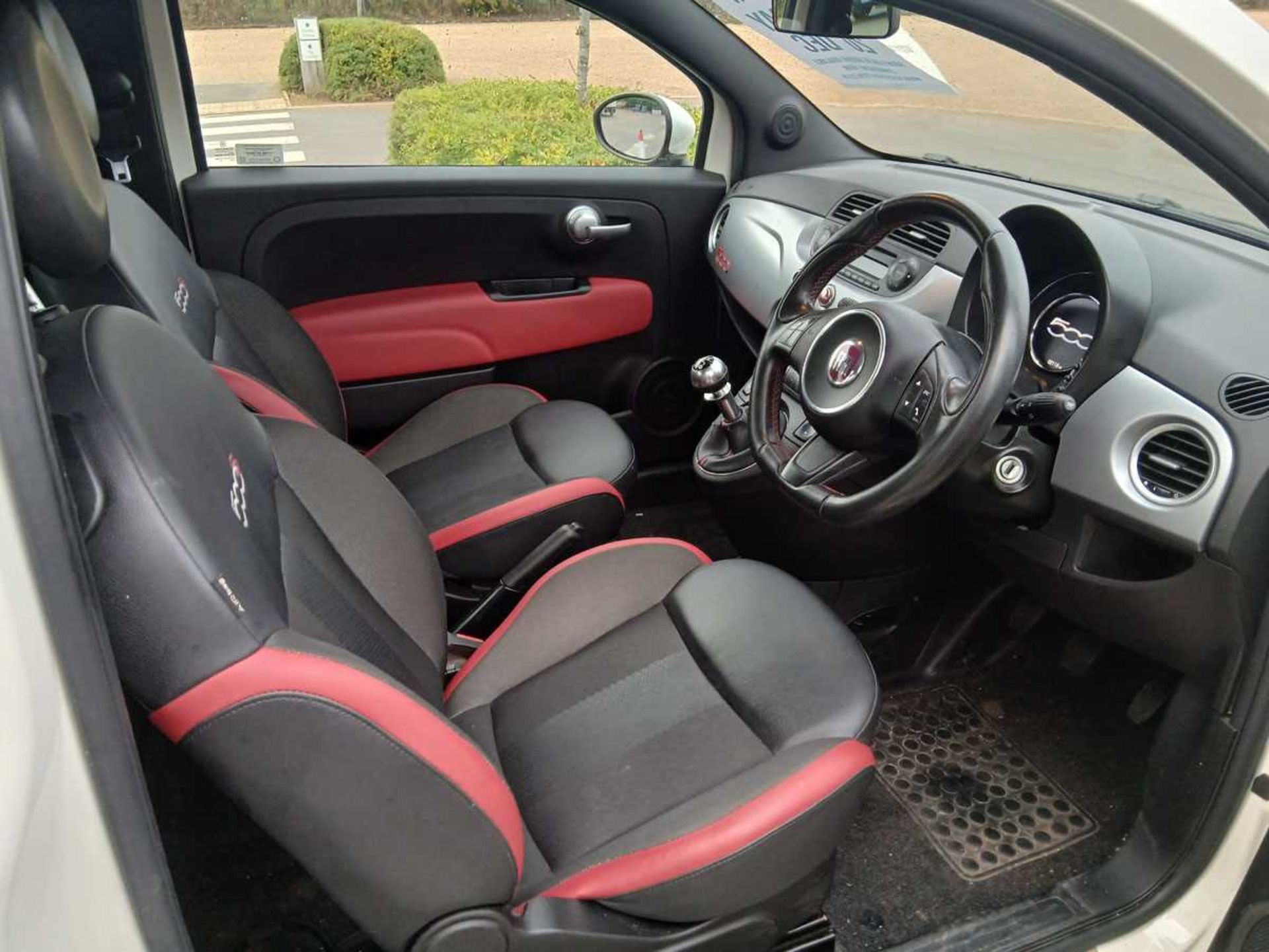 (WV65 YLG) 2015 Fiat 500 S 3-door hatchback in white, 1242cc petrol, 5 ...