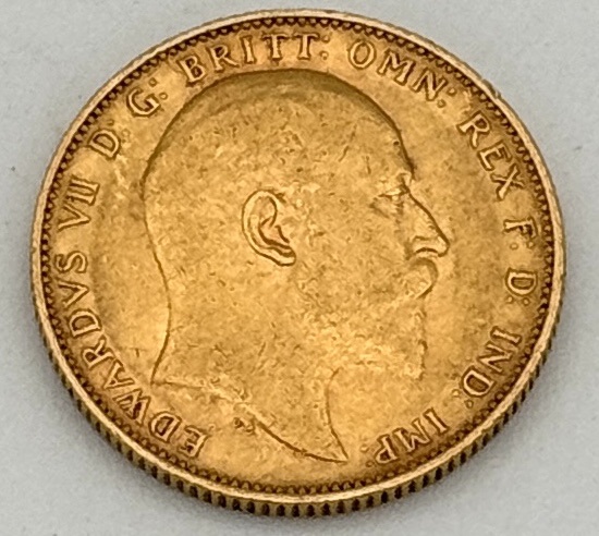 A 1902 GOLD SOVEREIGN Weight: 7.98gms